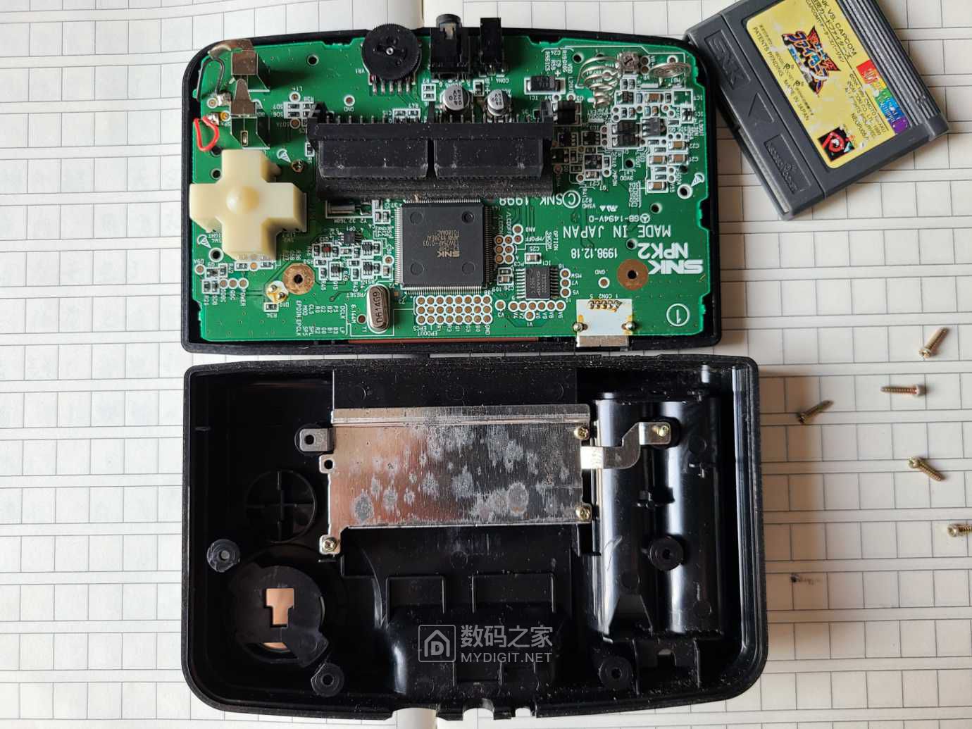 今天拆个游戏机，SNK NGPC掌机拆解（NEOGEO） - 拆机乐园 数码之家