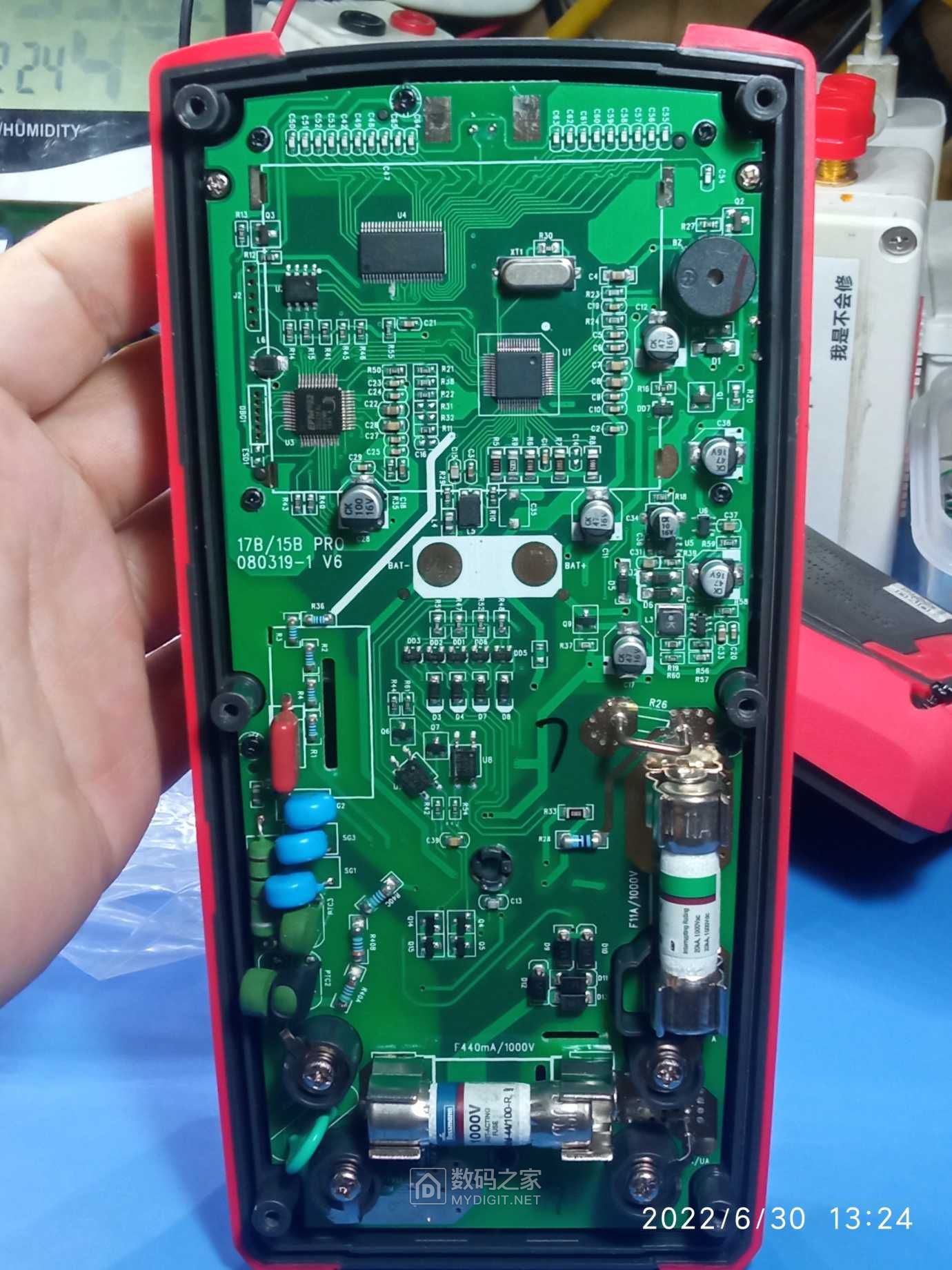 日置新出的低端万用表DT4215，看图片和换挡方式貌似采用了弘康的方案？ - 仪表谈谈 数码之家