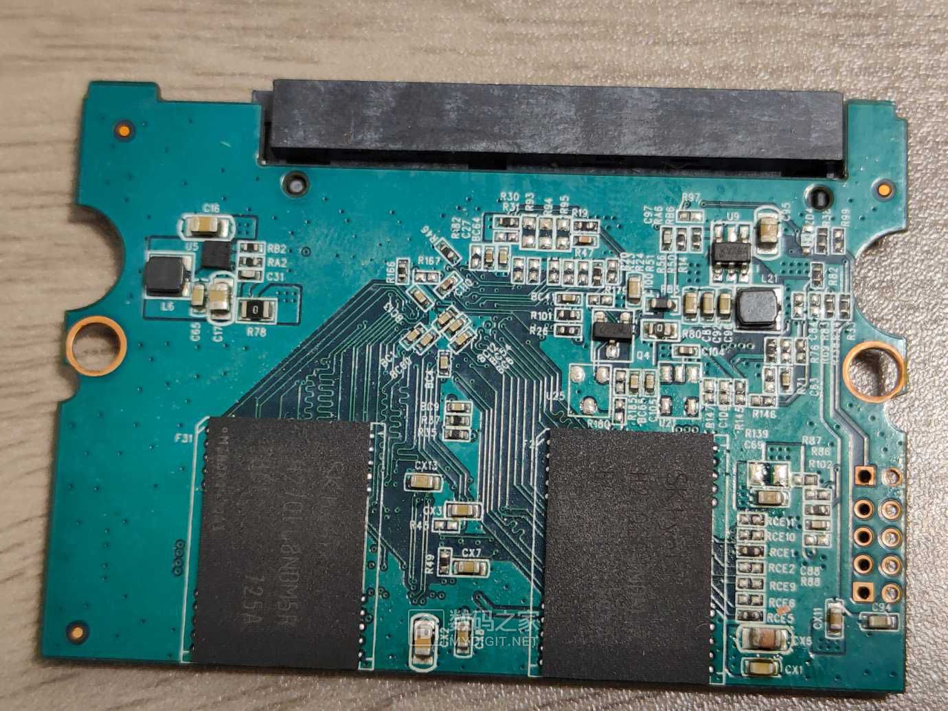 有大佬知道这个2258XT板子的ce跳线吗？SM2258XT-BCA144_4BGA152_6L_Q0427 - SSD存储技术 数码之家