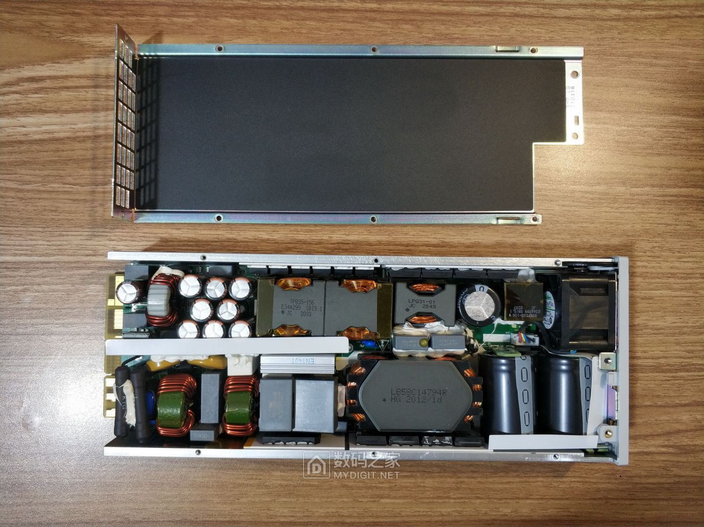 拆解 R4875G5 ，有空再折腾 - 拆机乐园 数码之家