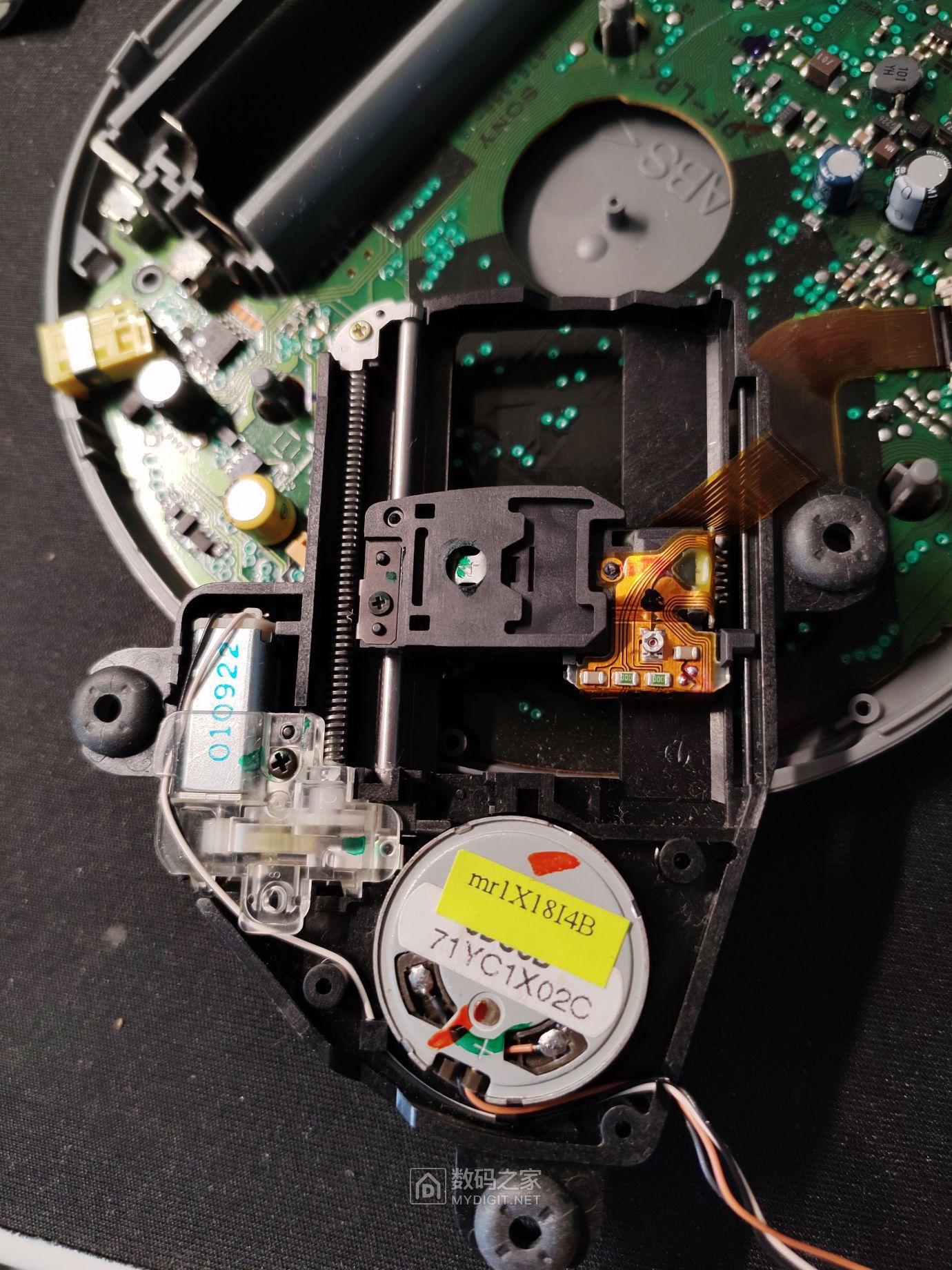 拆解今天刚刚淘的索尼D-E666 CD随身听 - 拆机乐园 数码之家