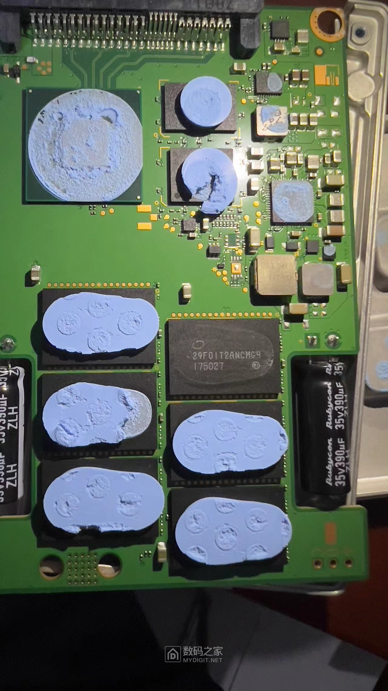 Intel SSD DC P4500 2TB拆解 - SSD存储技术 数码之家