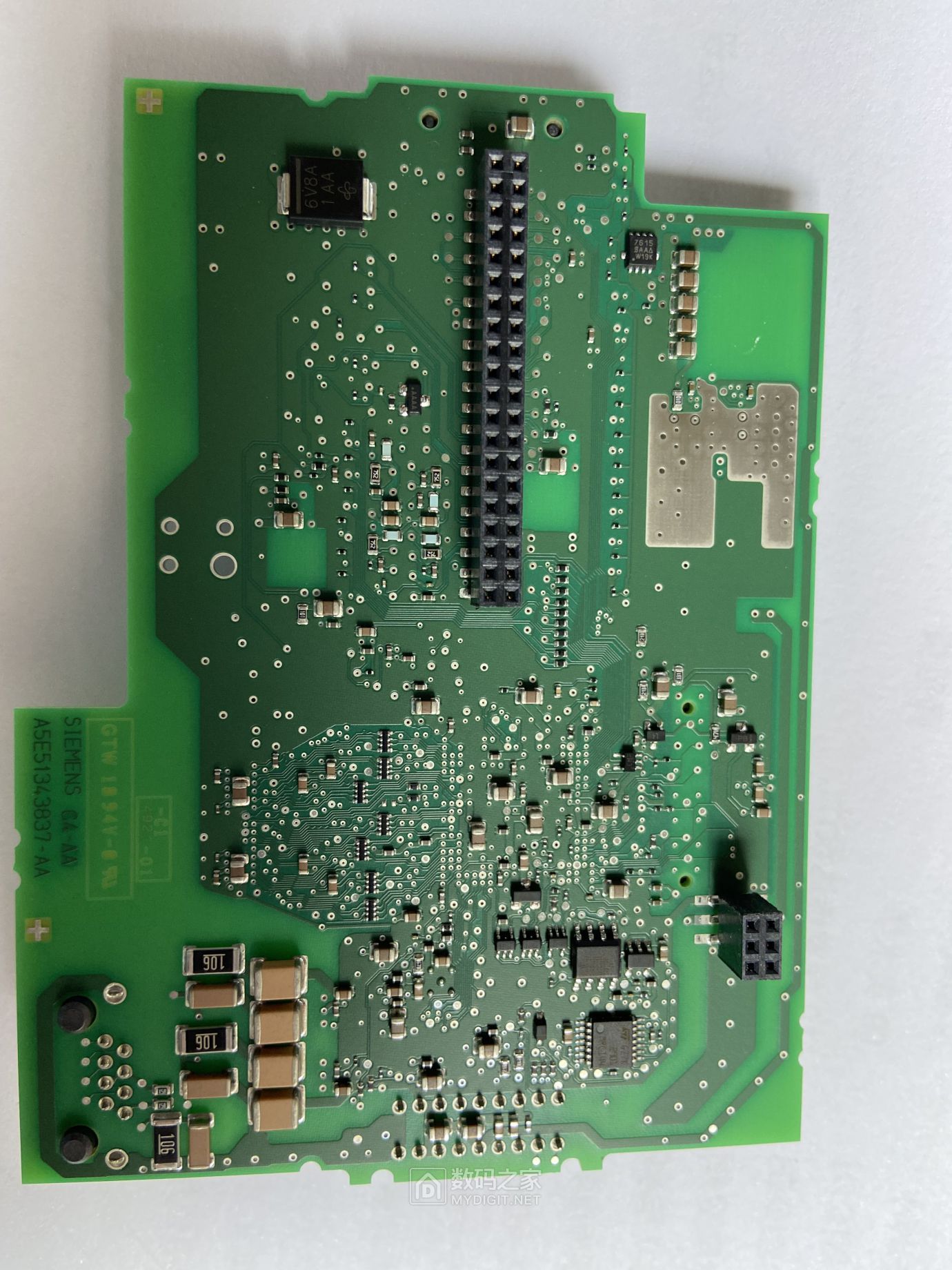 捡了个西门子PLC 1214c，拆开看看（SIMATIC S7-1200） - 行业拆客 数码之家