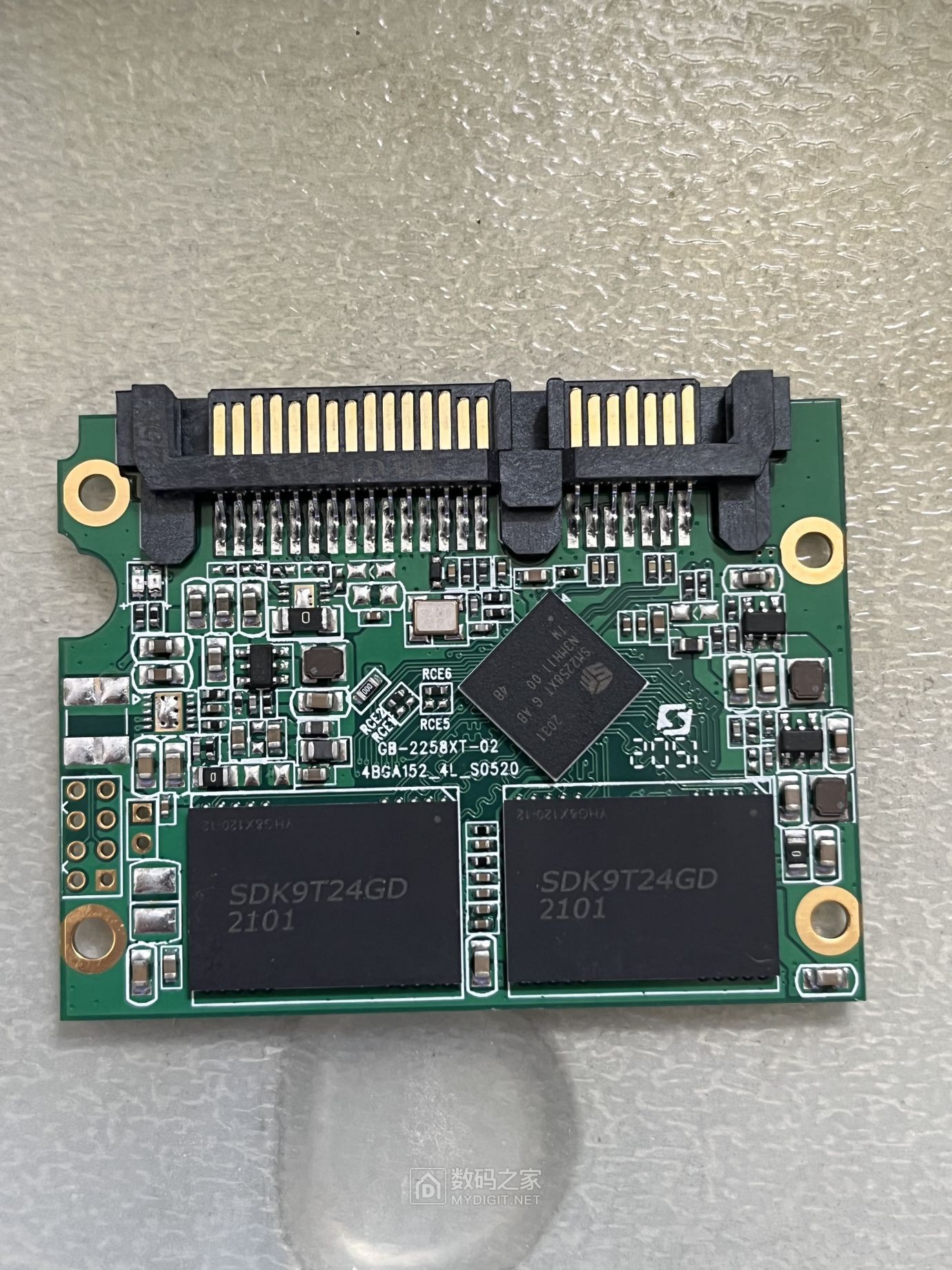 小白求大神给看看，这个昱联固态得用什么SM2258xt的固件版本 - SSD存储技术 数码之家