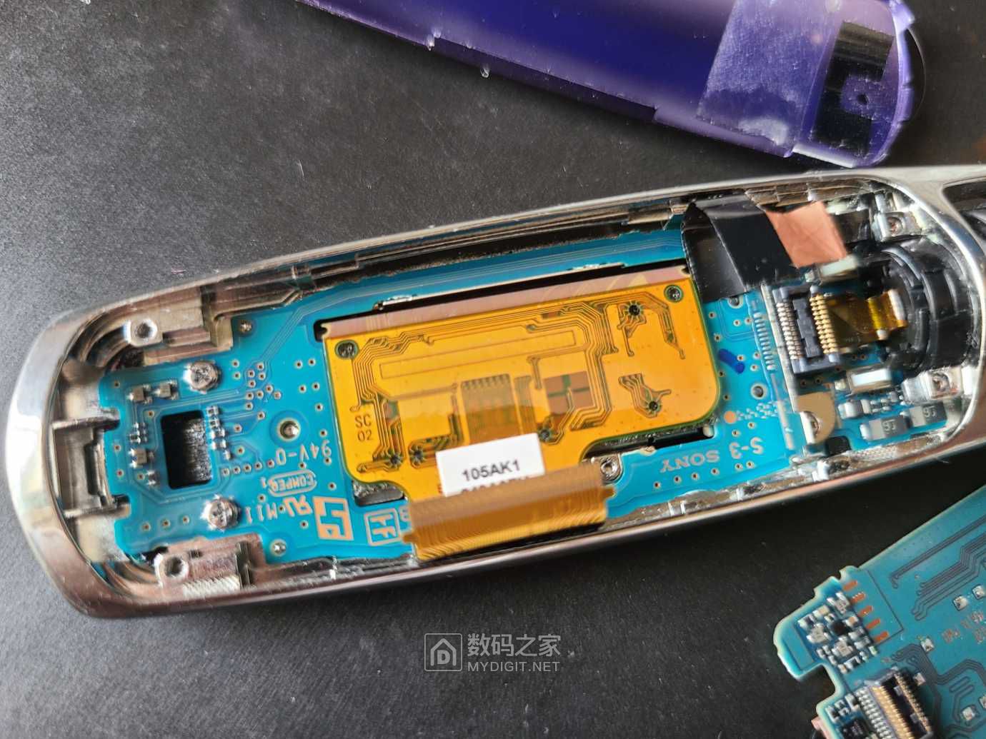 索尼小巧MP3拆解第六篇：SONY NW-S706F（鱼雷）拆解 - 拆机乐园 数码之家