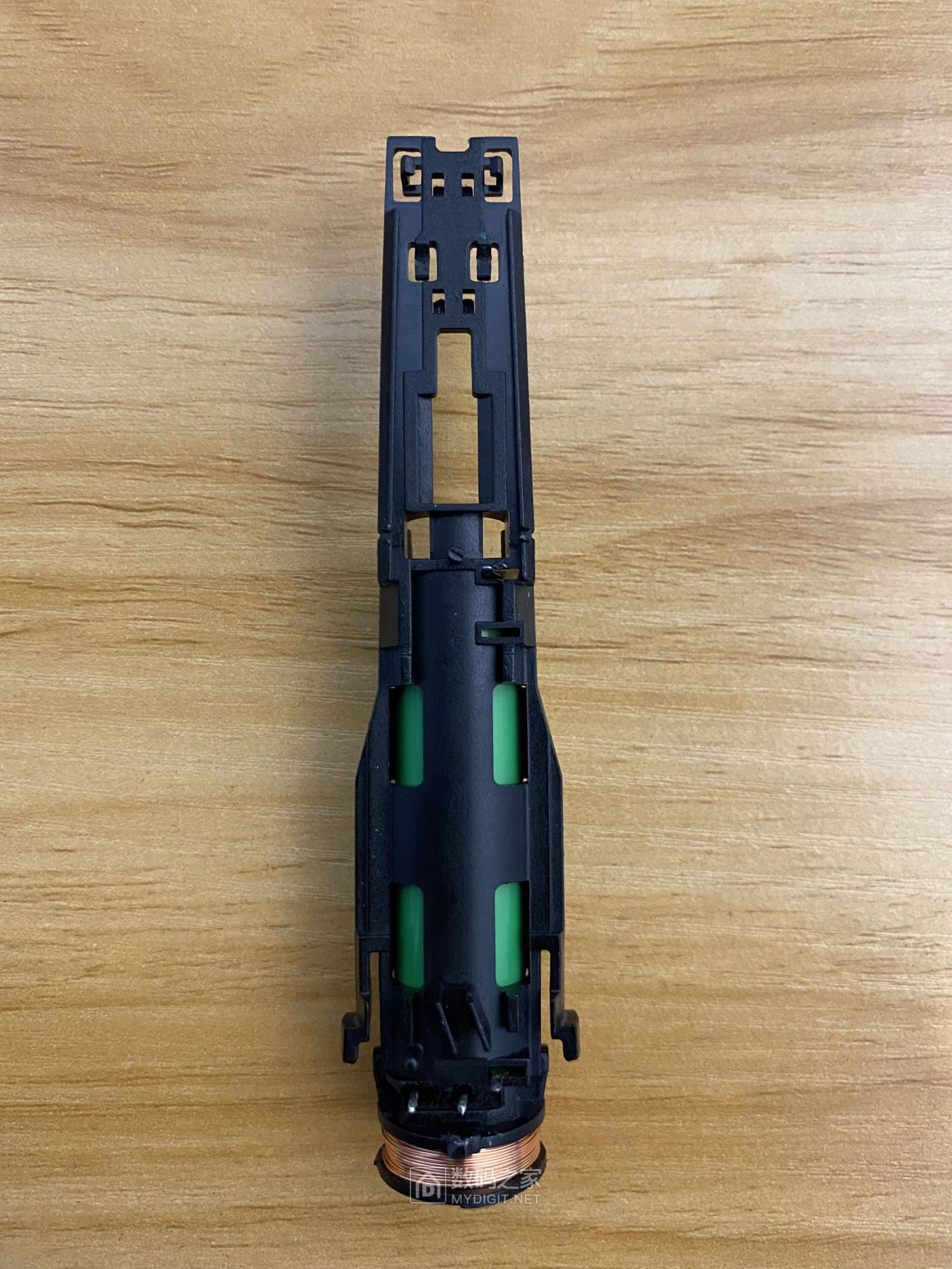 拆修飞利浦HX6530电动牙刷，飞线加一坨锡搞定。 - 拆机乐园 数码之家