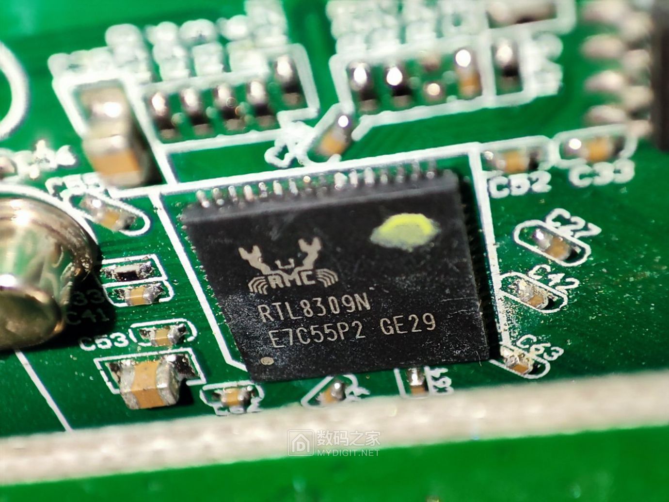 拆个不知名的PoE交换机ZWD-8+2BZDN-X，电源主板全是坏的 - 拆机乐园 数码之家