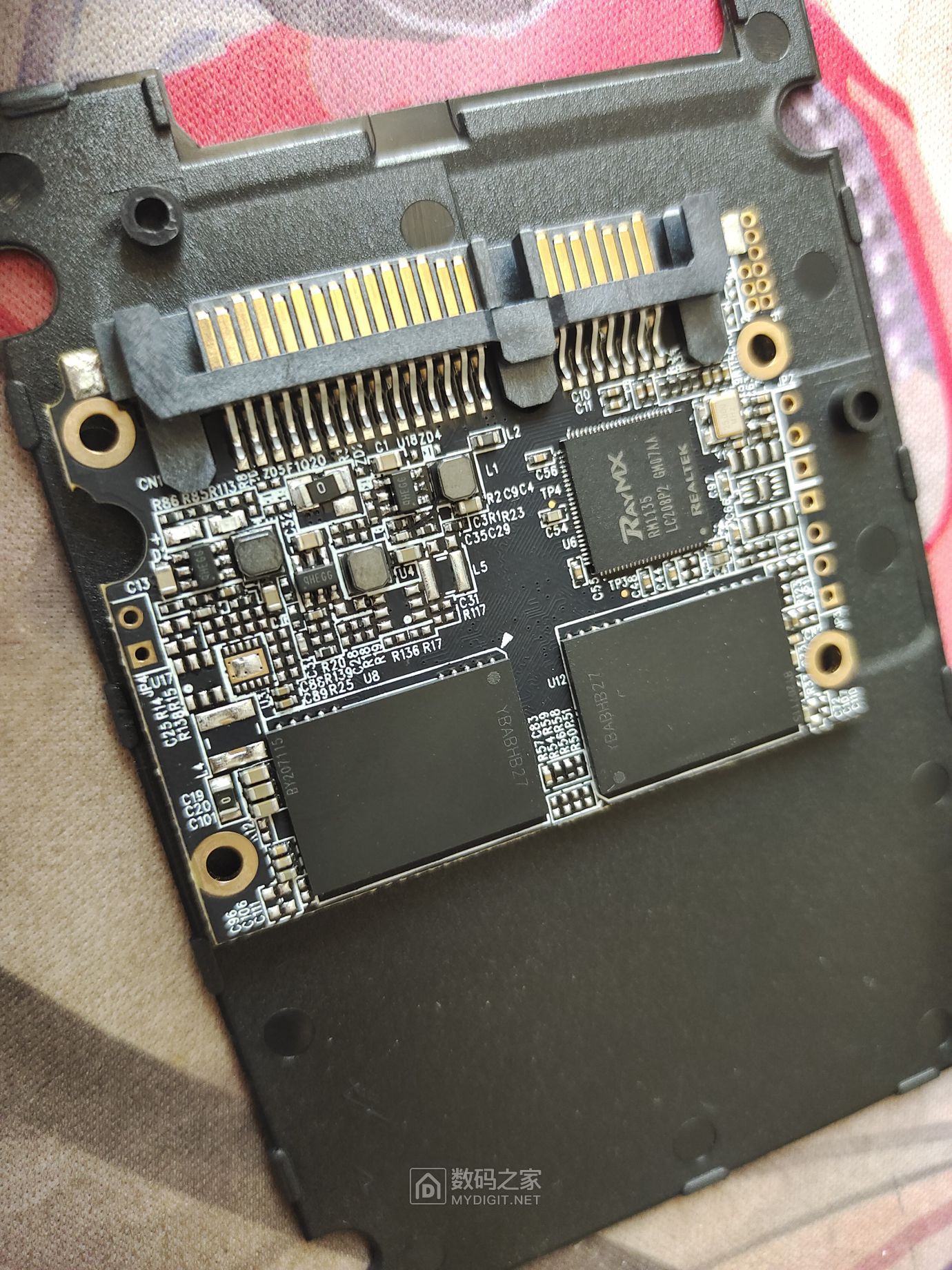 储侠（CHUXIA）256GB SSD固态硬盘到手就拆 - SSD存储技术 数码之家