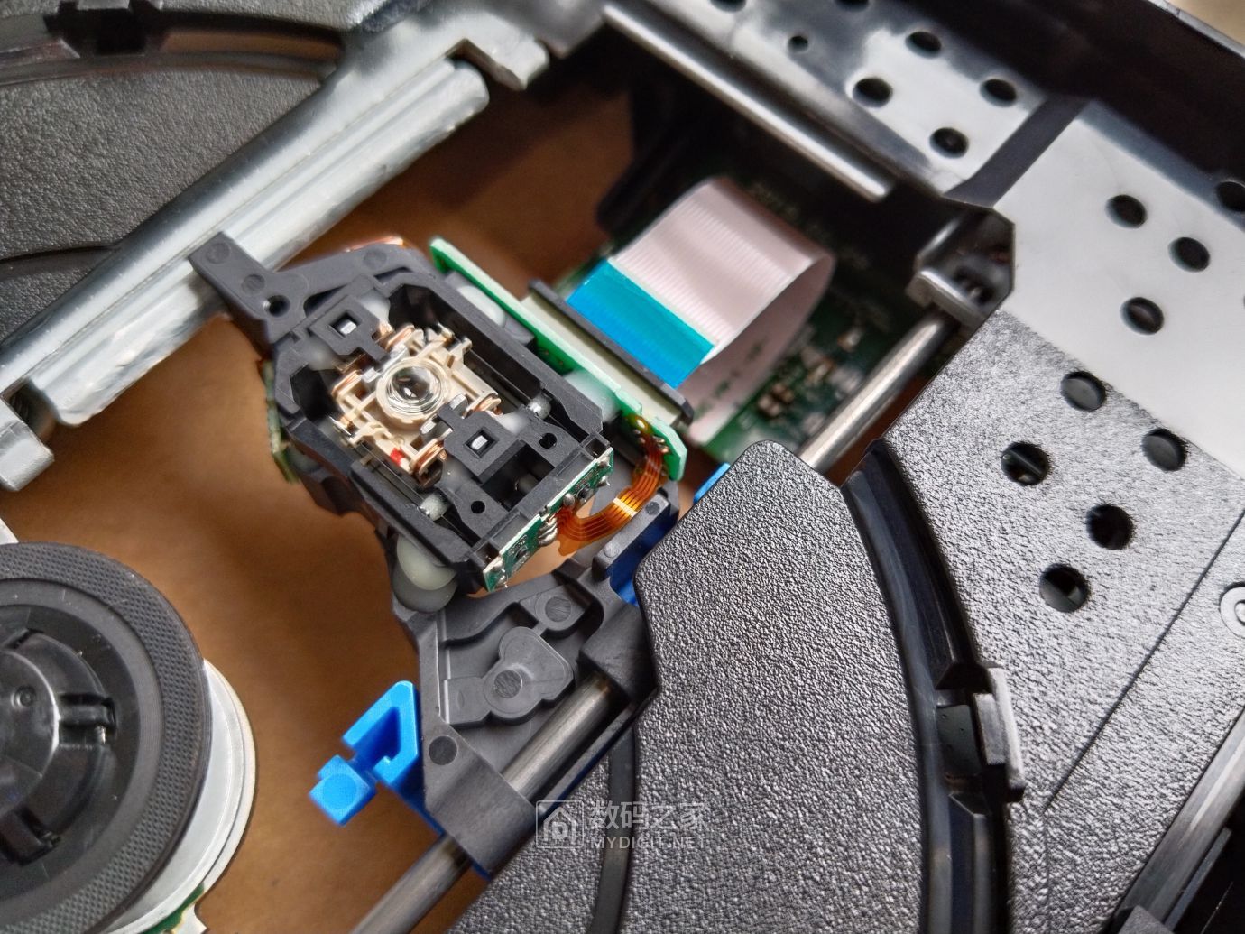 H.L Hitachi-LG Data Storage光驱拆解 - 拆机乐园 数码之家