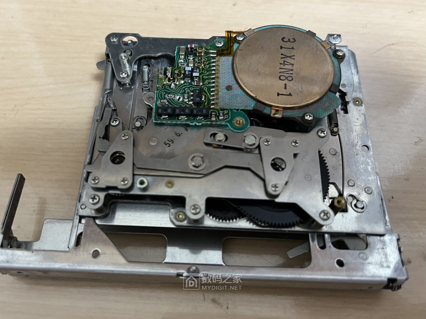 败絮其外，金玉其中；1984年松下RX-S40无刷直驱磁带随身听名机图赏 - 拆机乐园 数码之家