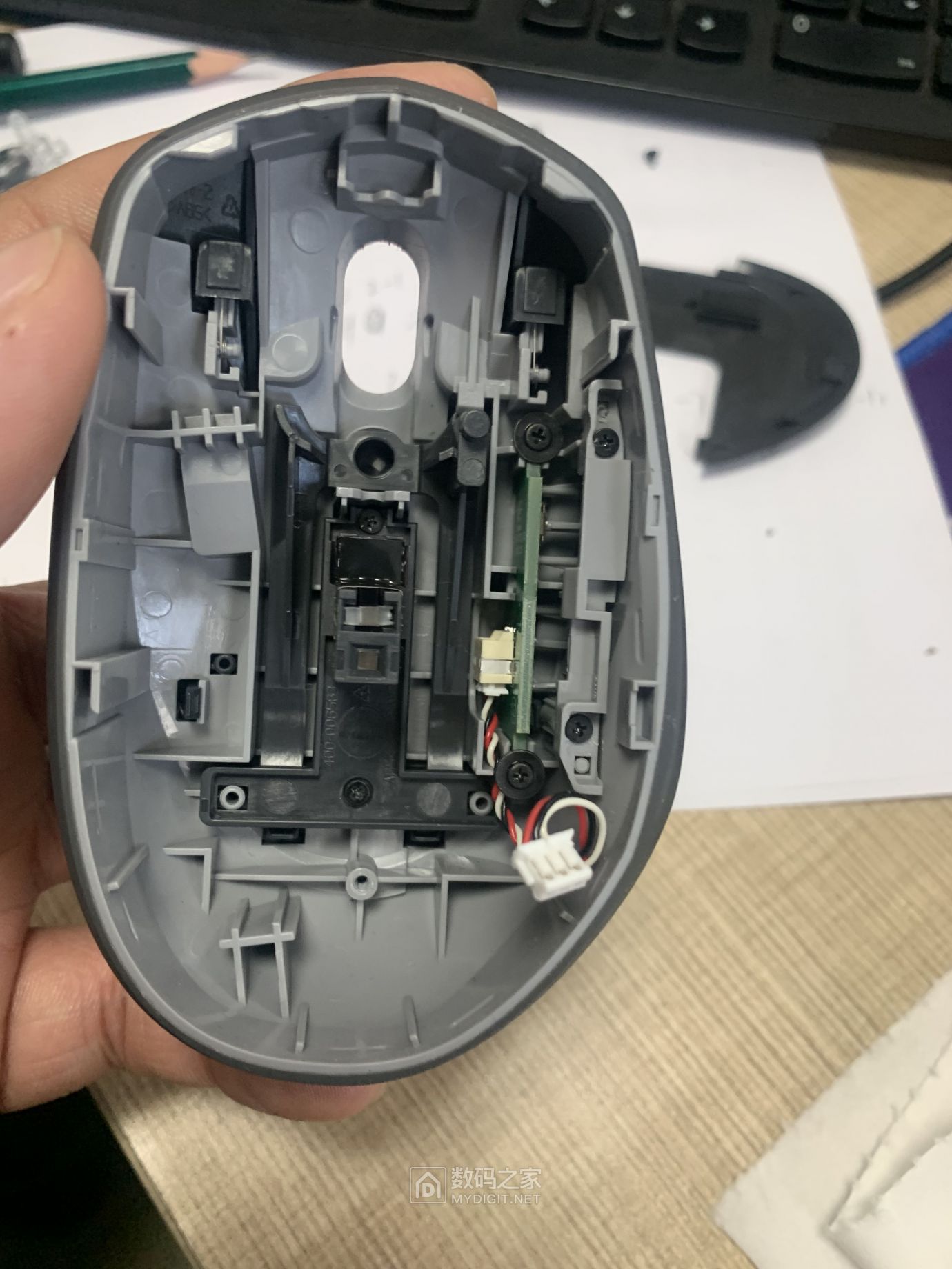 罗技M590拆机换微动按钮 - 拆机乐园 数码之家