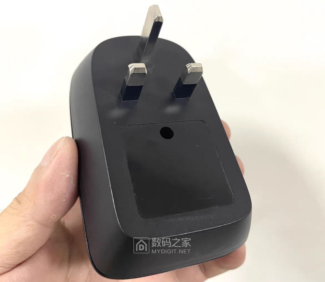 ozwi港版WiFi智能定时插座还带俩USB口5V值￥十块吗 - 拆机乐园 数码之家