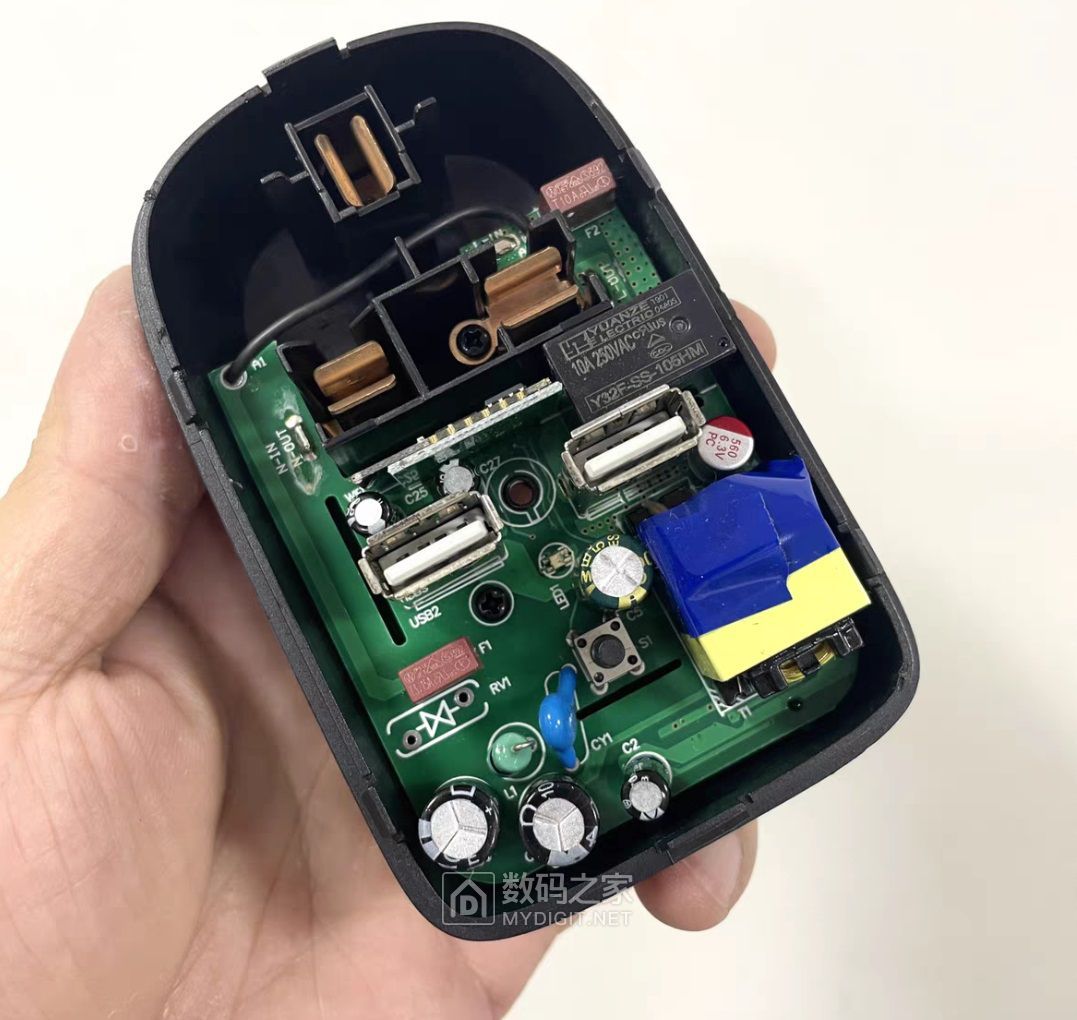 ozwi港版WiFi智能定时插座还带俩USB口5V值￥十块吗 - 拆机乐园 数码之家