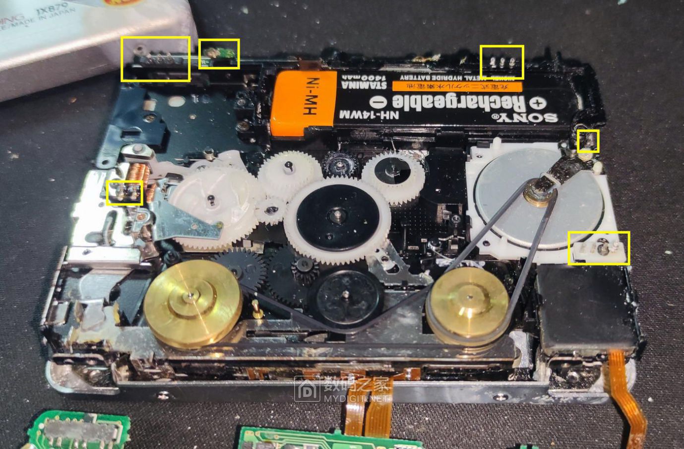 AIWA HS-JX879磁带随身听电路板拆开方式手法及注意点 - 拆机乐园 数码之家