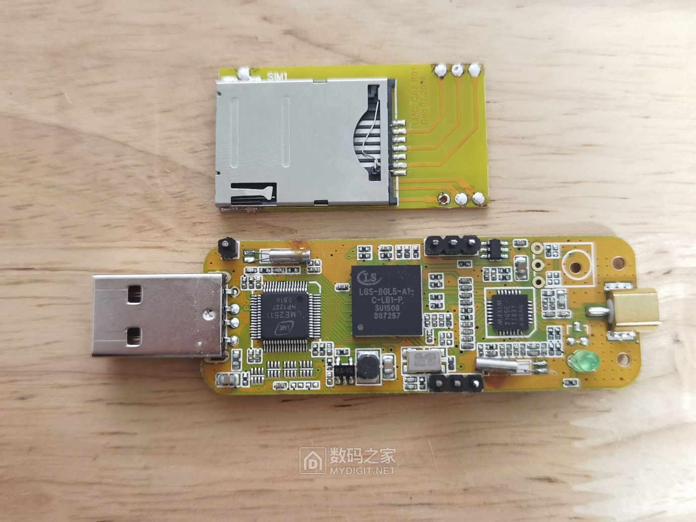 第一波道USB DTMB地面波数字电视接收棒拆解（PCTV USB2.0 Dongle） - 拆机乐园 数码之家