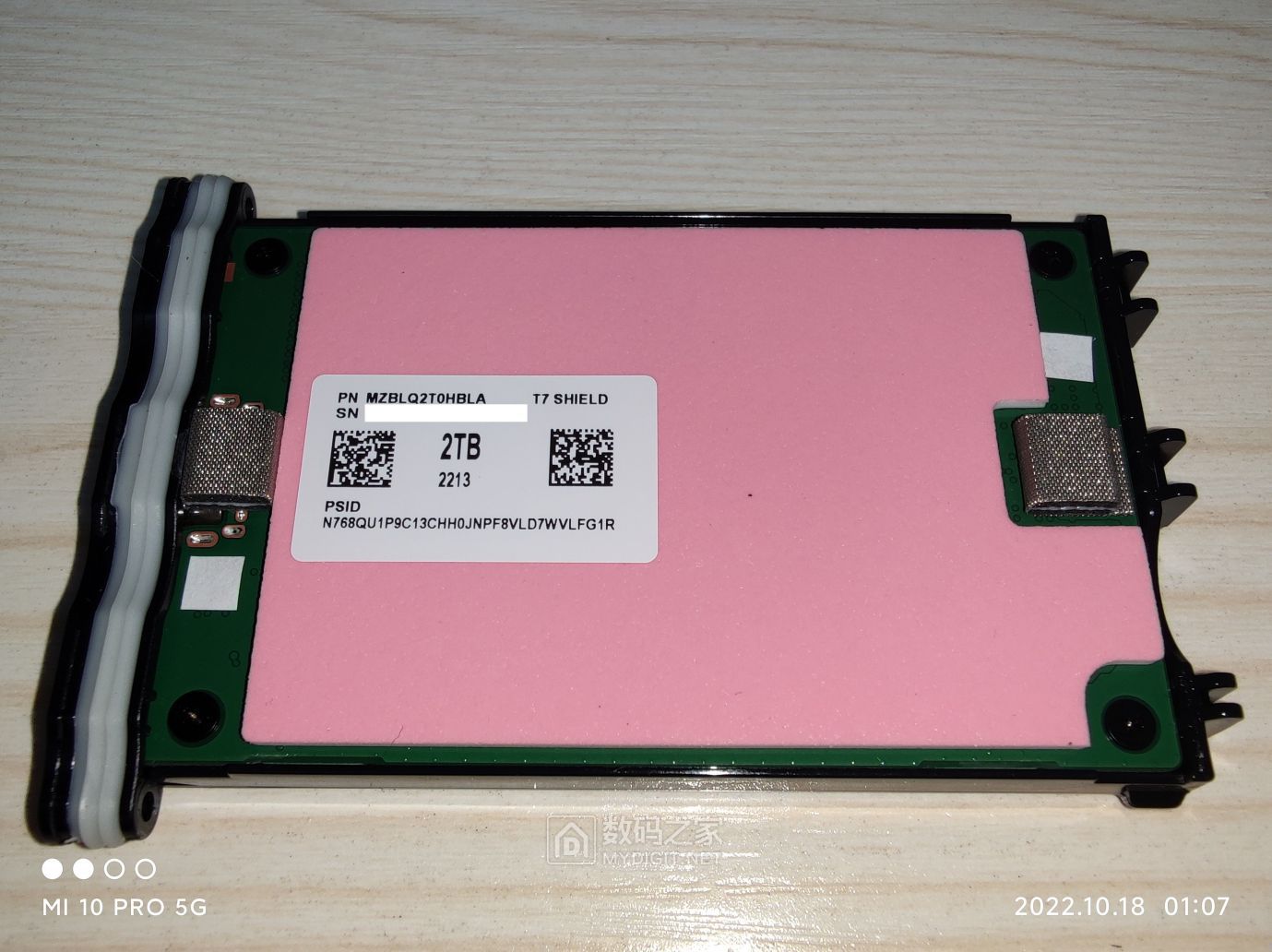 三星移动固态硬盘T7 Shield系列2TB实物拆解 - U盘存储技术 数码之家