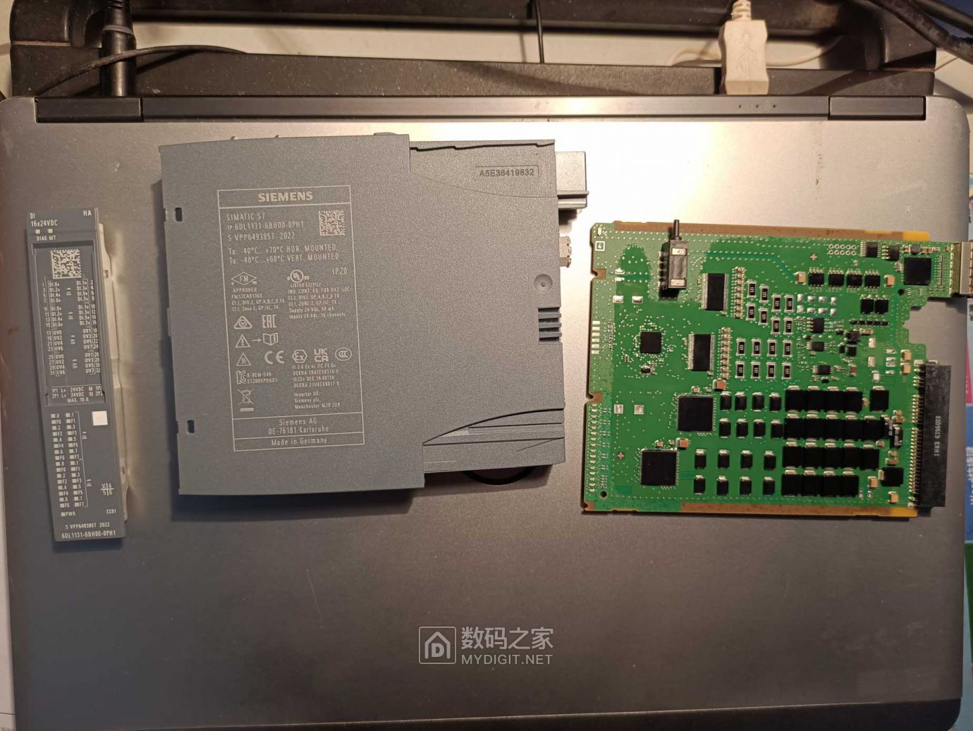 西门子ET200SP HA分布式IO，DI 16X24VDC HA拆解 - 行业拆客 数码之家