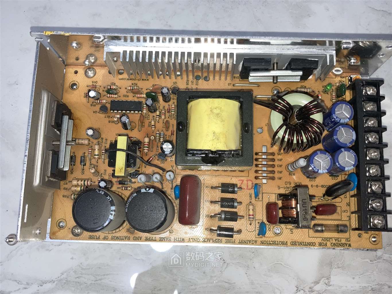 2022年第13贴：拆解创联5V40A电源（CZCL A-200-5） - 拆机乐园 数码之家