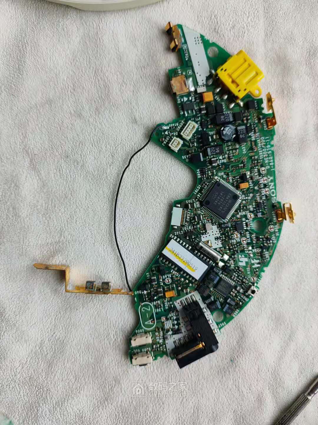 拆解索尼cd随身听：SONY NE800 - 拆机乐园 数码之家