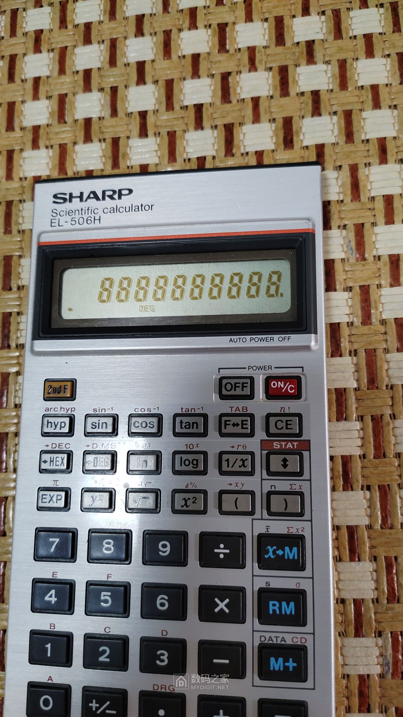 夏普EL-506H科学计算器拆解及更换偏振膜 - 拆机乐园 数码之家