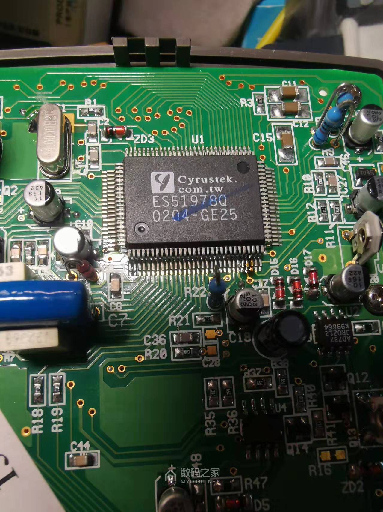 拆一个少见的优利德UNI-T UT17A自动量程真有效值老万用表，长得跟福䘵克... - 拆机乐园 数码之家