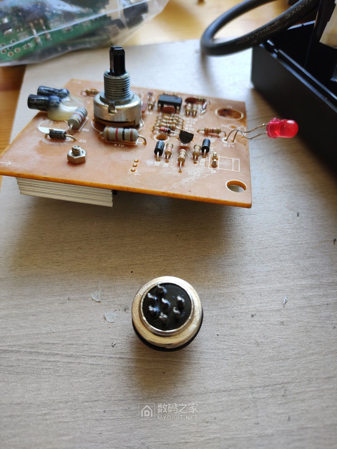 拆解安泰信936B电烙铁 - 拆机乐园 数码之家