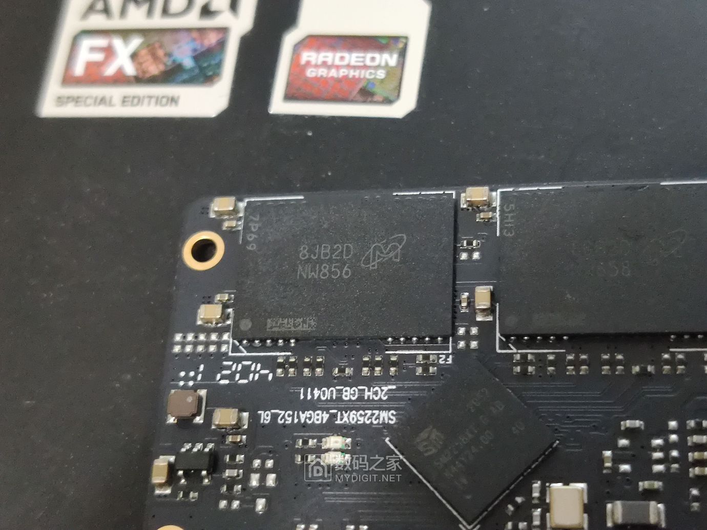 SM2258XT主控固态，拆开瞧瞧 - U盘存储技术 数码之家