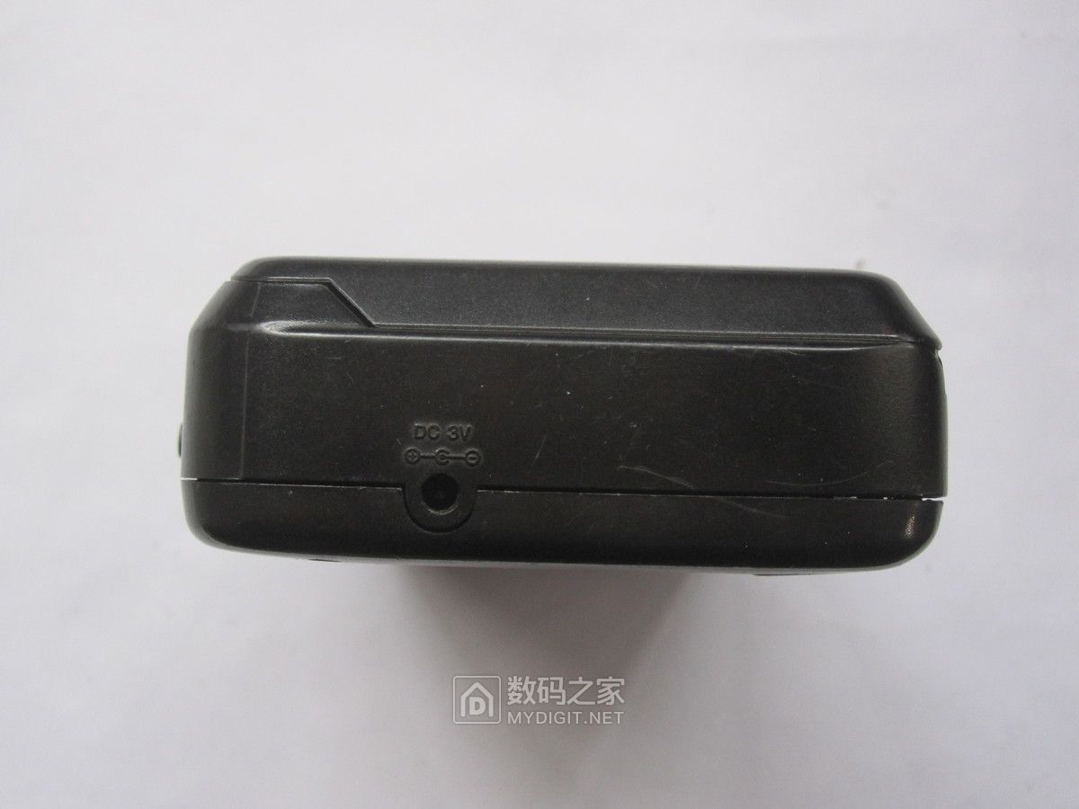 新年拆爱华HS-TA123磁带随身听，换电容解决声音小故障 - 拆机乐园 数码之家