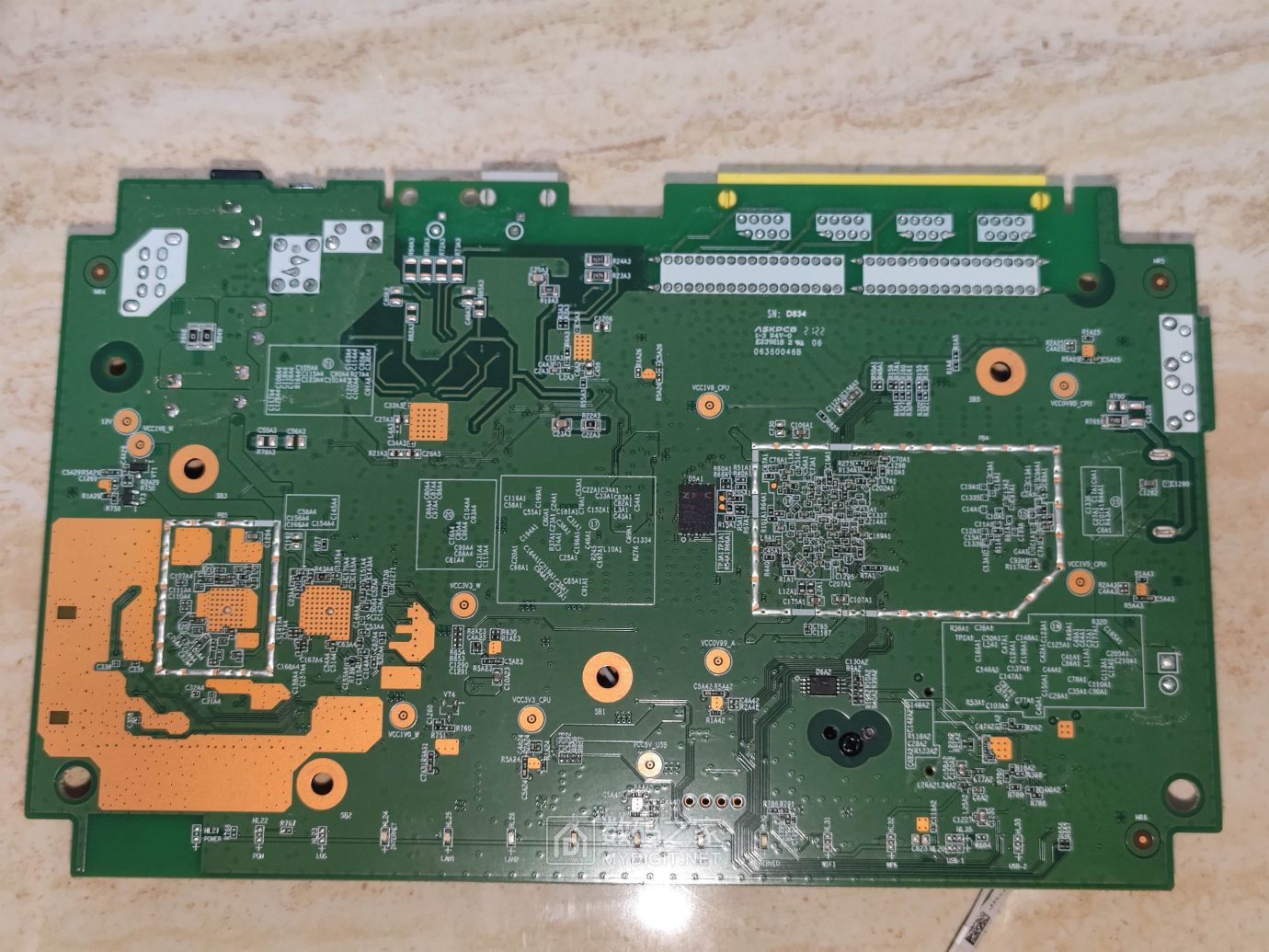 拆解中兴F4600T V1.0电信光猫 - 拆机乐园 数码之家