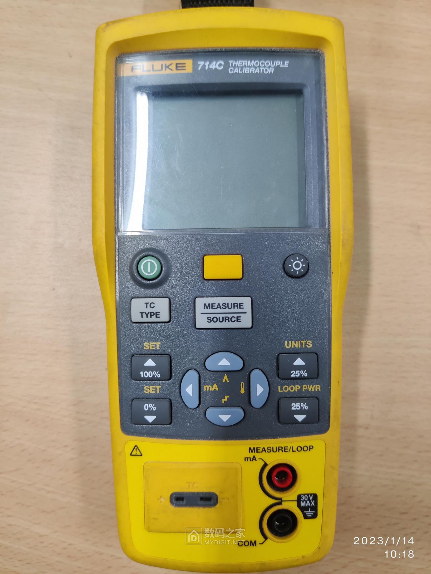 Fluke 714C 首拆，把温度计做这么精致 - 拆机乐园 数码之家