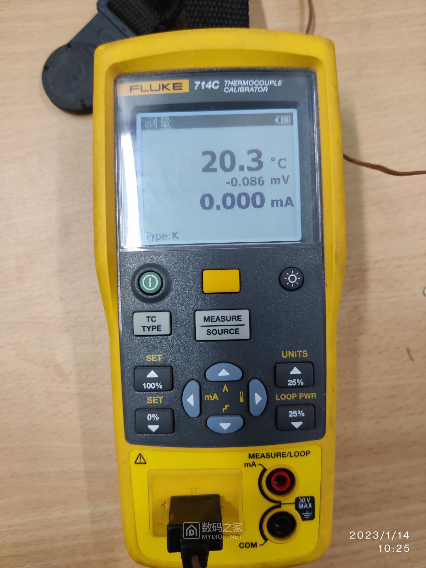 Fluke 714C 首拆，把温度计做这么精致 - 拆机乐园 数码之家