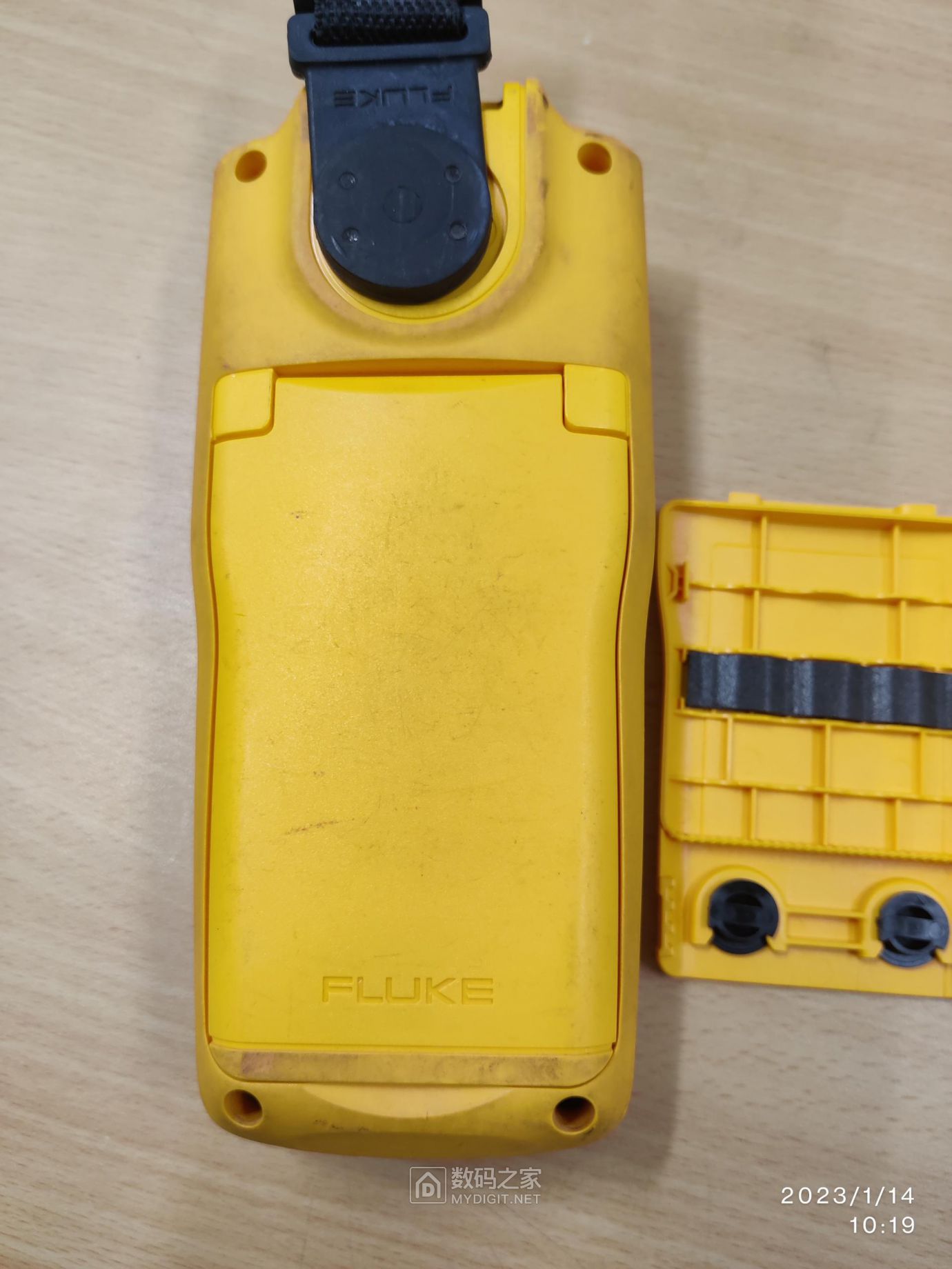 Fluke 714C 首拆，把温度计做这么精致 - 拆机乐园 数码之家