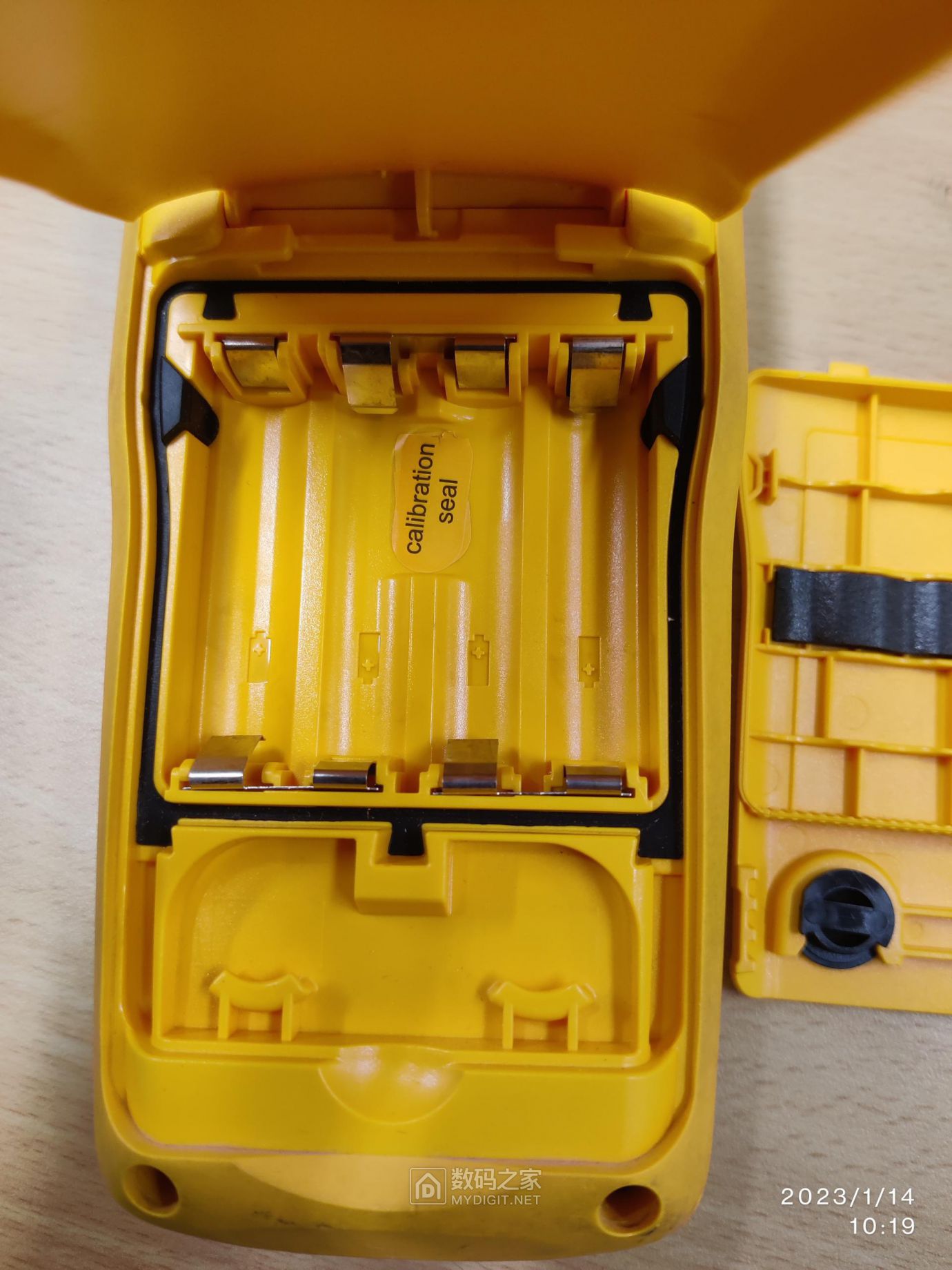 Fluke 714C 首拆，把温度计做这么精致 - 拆机乐园 数码之家