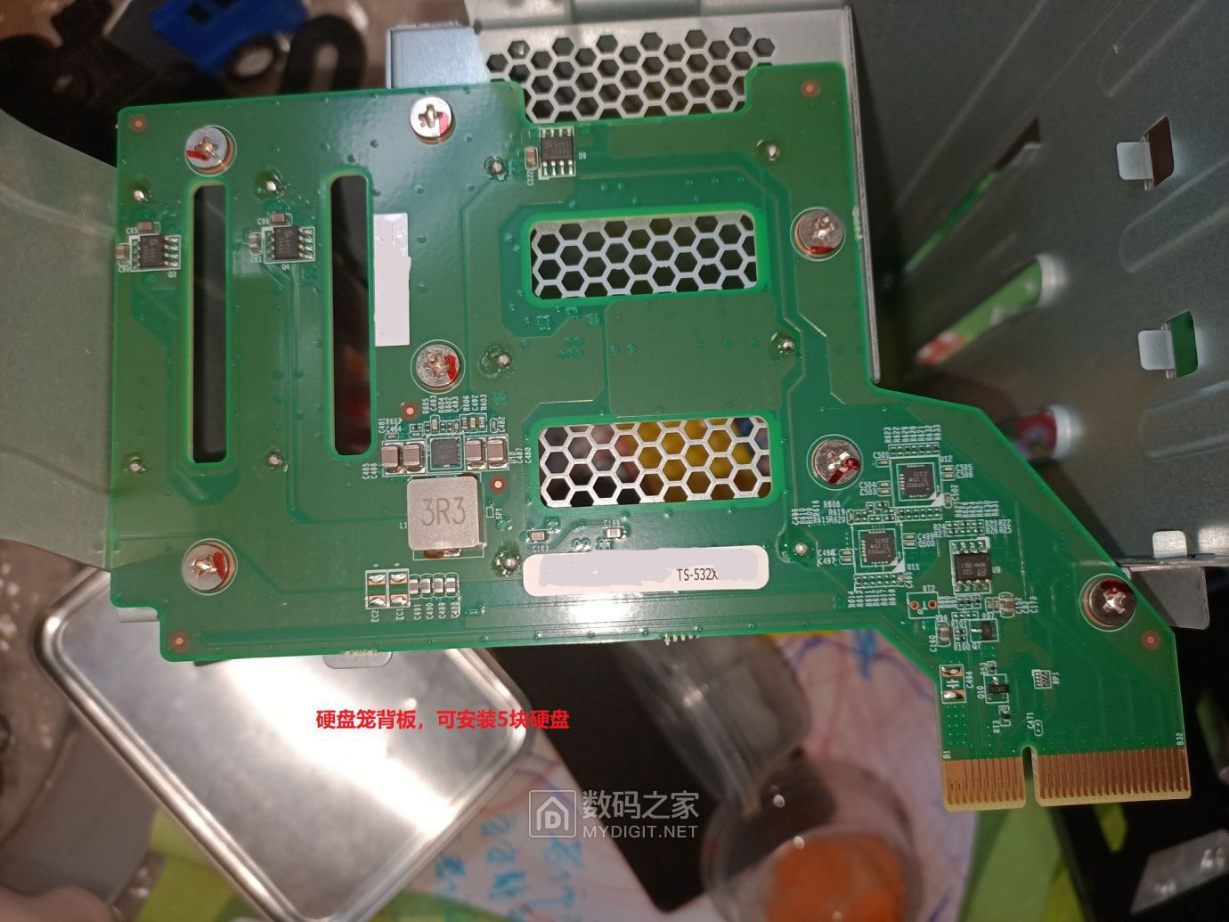 全网首拆威联通QNAP TS-532X万兆NAS - 拆机乐园 数码之家