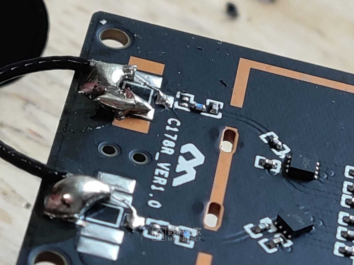 拆解 COMFAST cf-924ac v2 1300m无线网卡RTL8812芯片 - 拆机乐园 数码之家