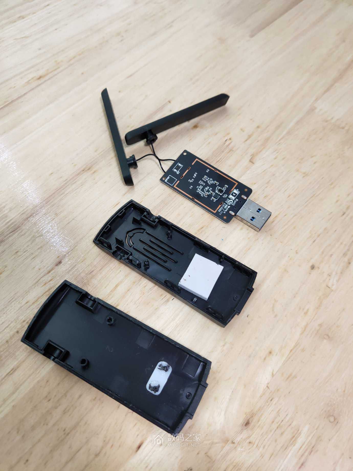 拆解 COMFAST cf-924ac v2 1300m无线网卡RTL8812芯片 - 拆机乐园 数码之家