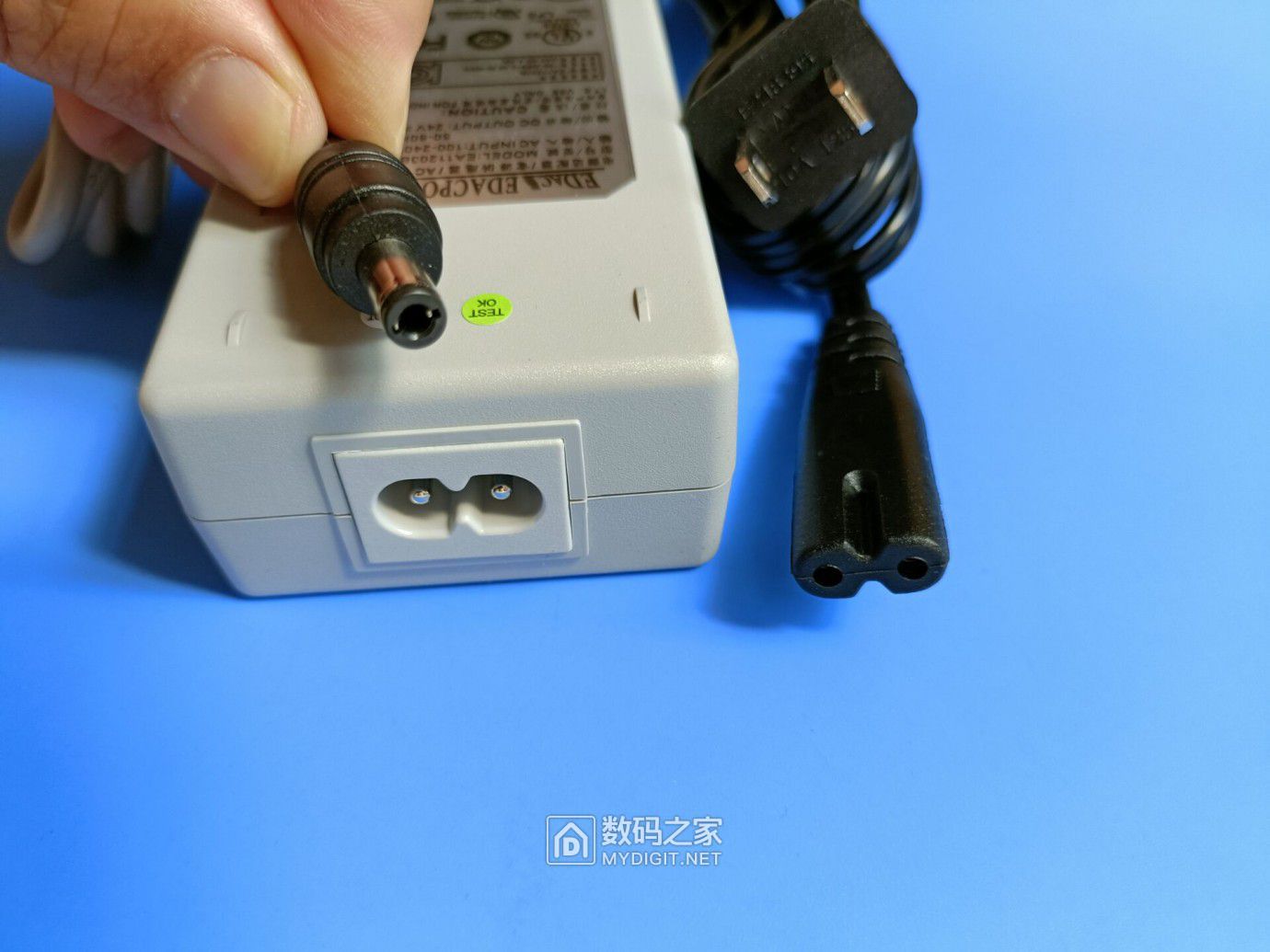 收了两个翌胜EDAC EA11203B/24V-4A 电源适配器 - 电源/充电器 数码之家