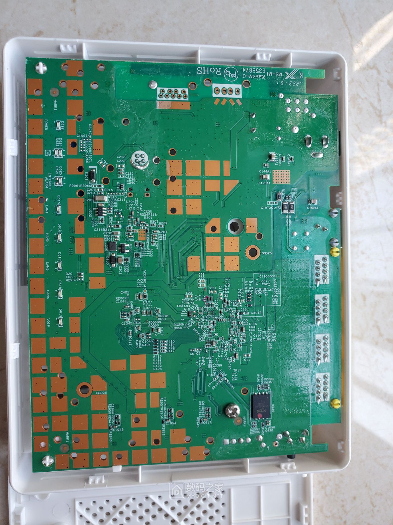 拆一电信假万兆光猫，型号：ZN-XG120 - 拆机乐园 数码之家