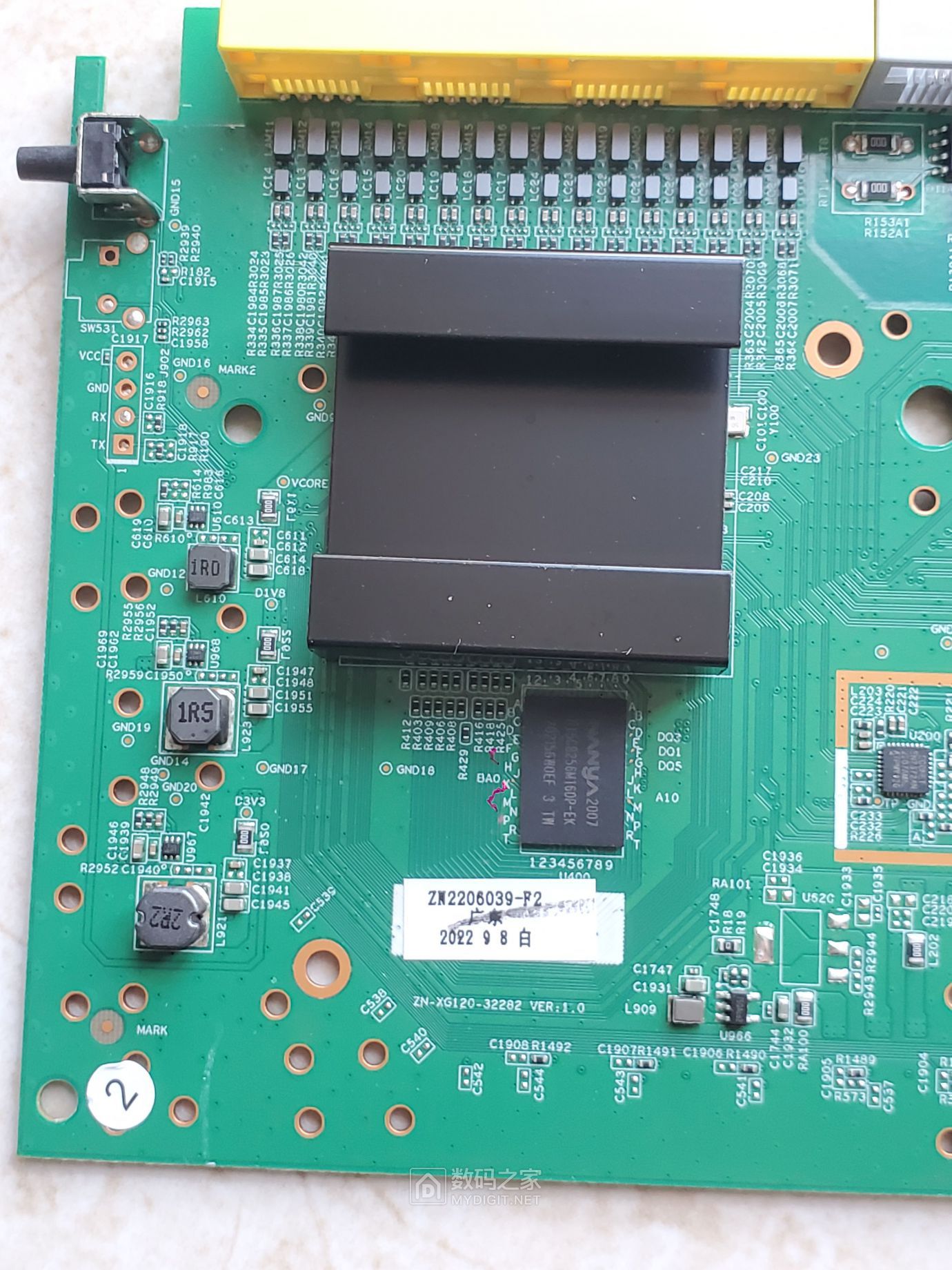 拆一电信假万兆光猫，型号：ZN-XG120 - 拆机乐园 数码之家