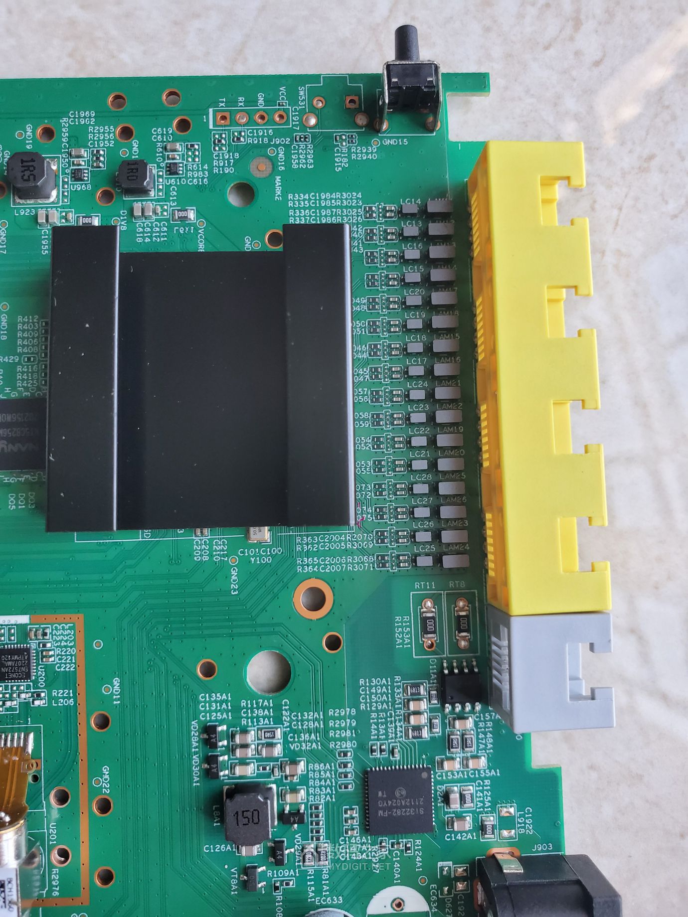 拆一电信假万兆光猫，型号：ZN-XG120 - 拆机乐园 数码之家