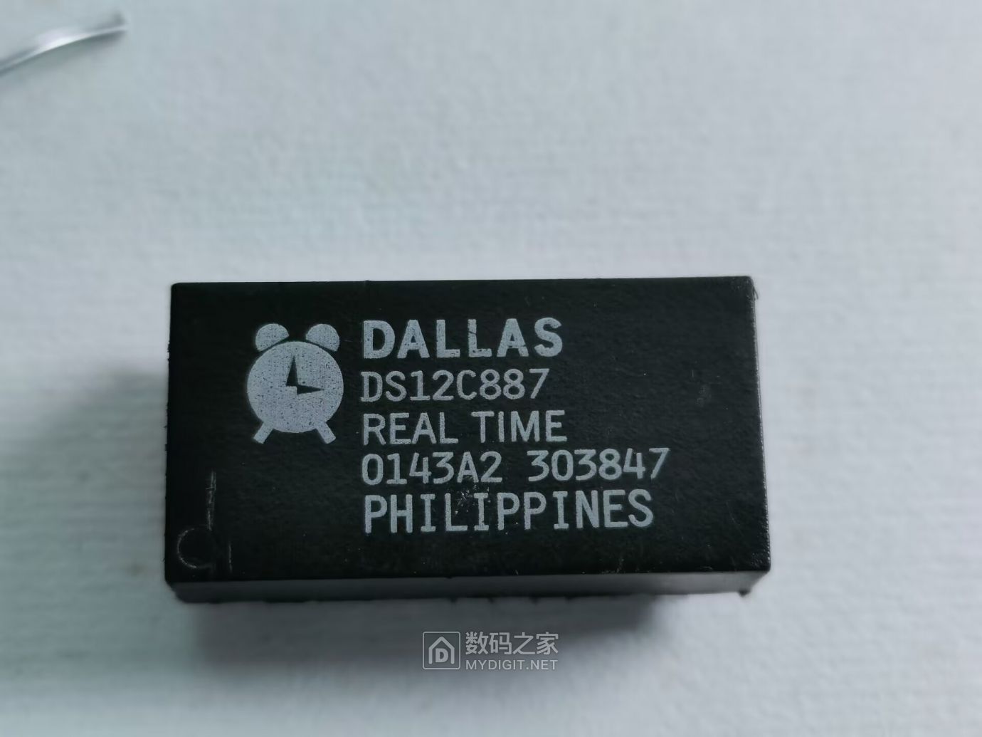 砸十几年前的RTC芯片换电池，没想到还有电（DALLAS DS12C887 Real Time） - 拆机乐园 数码之家