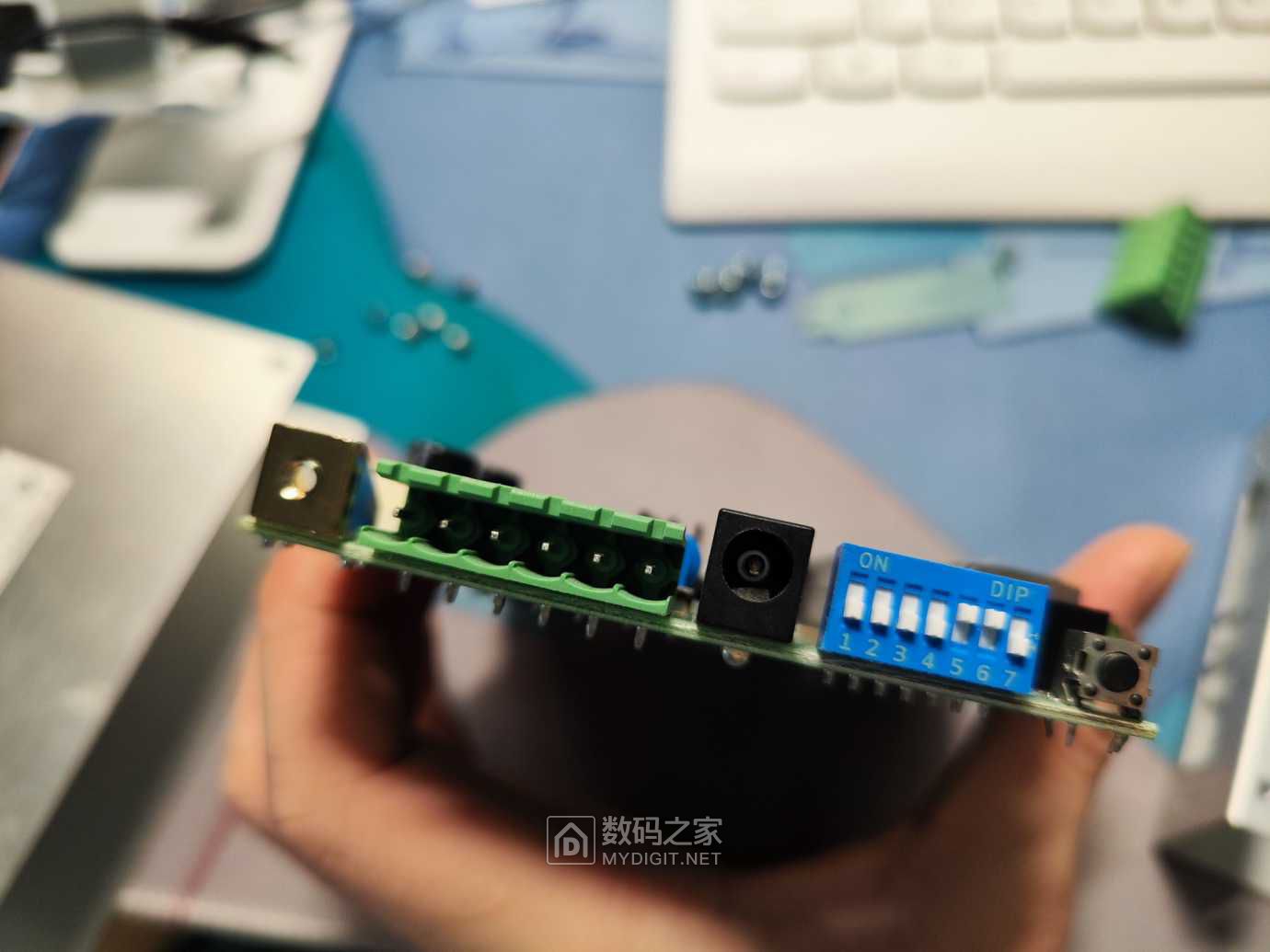 TP-LINK TL-SG1005工业级交换机详细拆机 - WiFi/路由器 数码之家