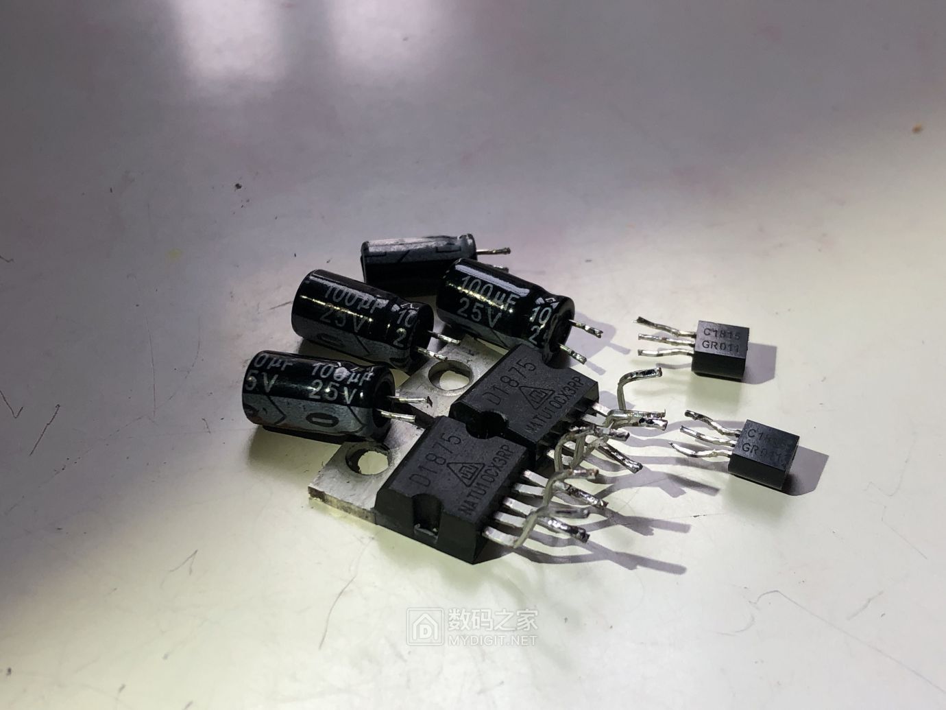 拆修惠威D1010-IV音响无低音故障 - 拆机乐园 数码之家