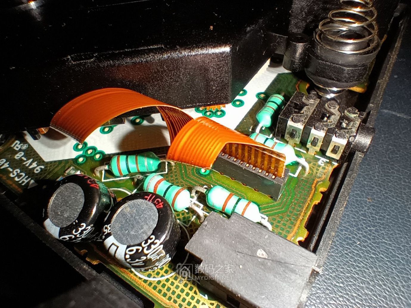 飞利浦CD随身听AZ6821拆机解决偏音问题（激光头深度拆解清洁） - 拆机乐园 数码之家