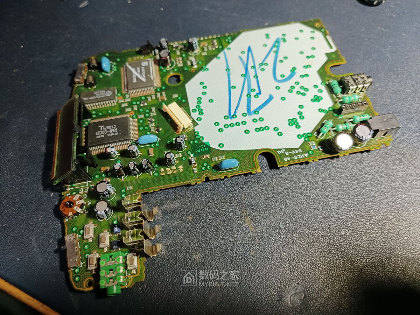 飞利浦CD随身听AZ6821拆机解决偏音问题（激光头深度拆解清洁） - 拆机乐园 数码之家