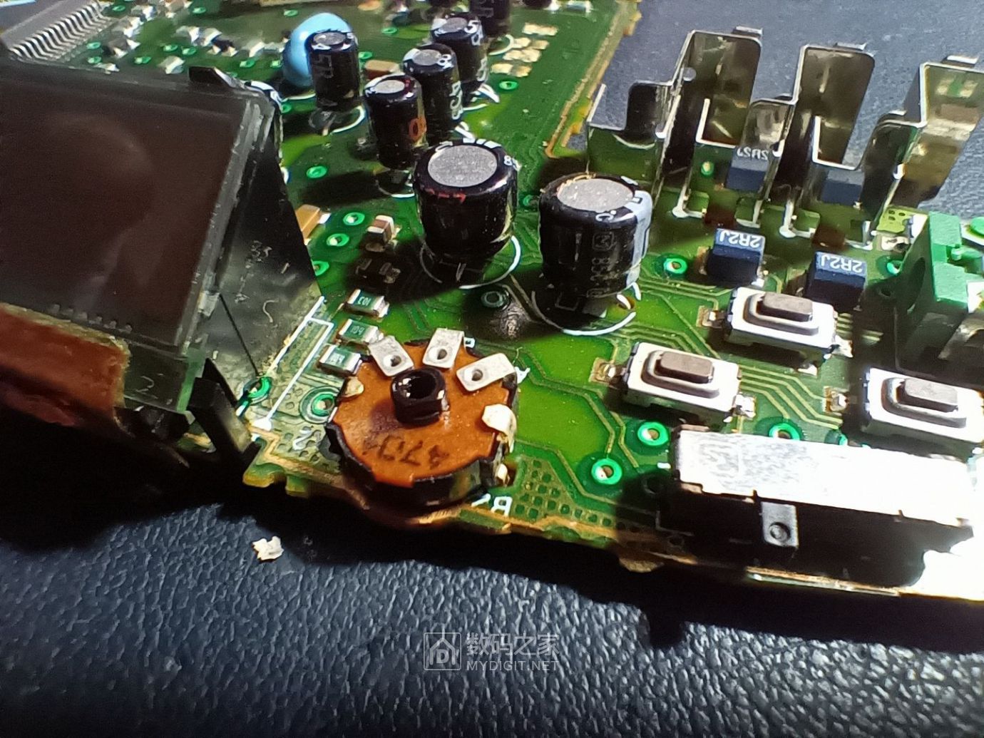 飞利浦CD随身听AZ6821拆机解决偏音问题（激光头深度拆解清洁） - 拆机乐园 数码之家