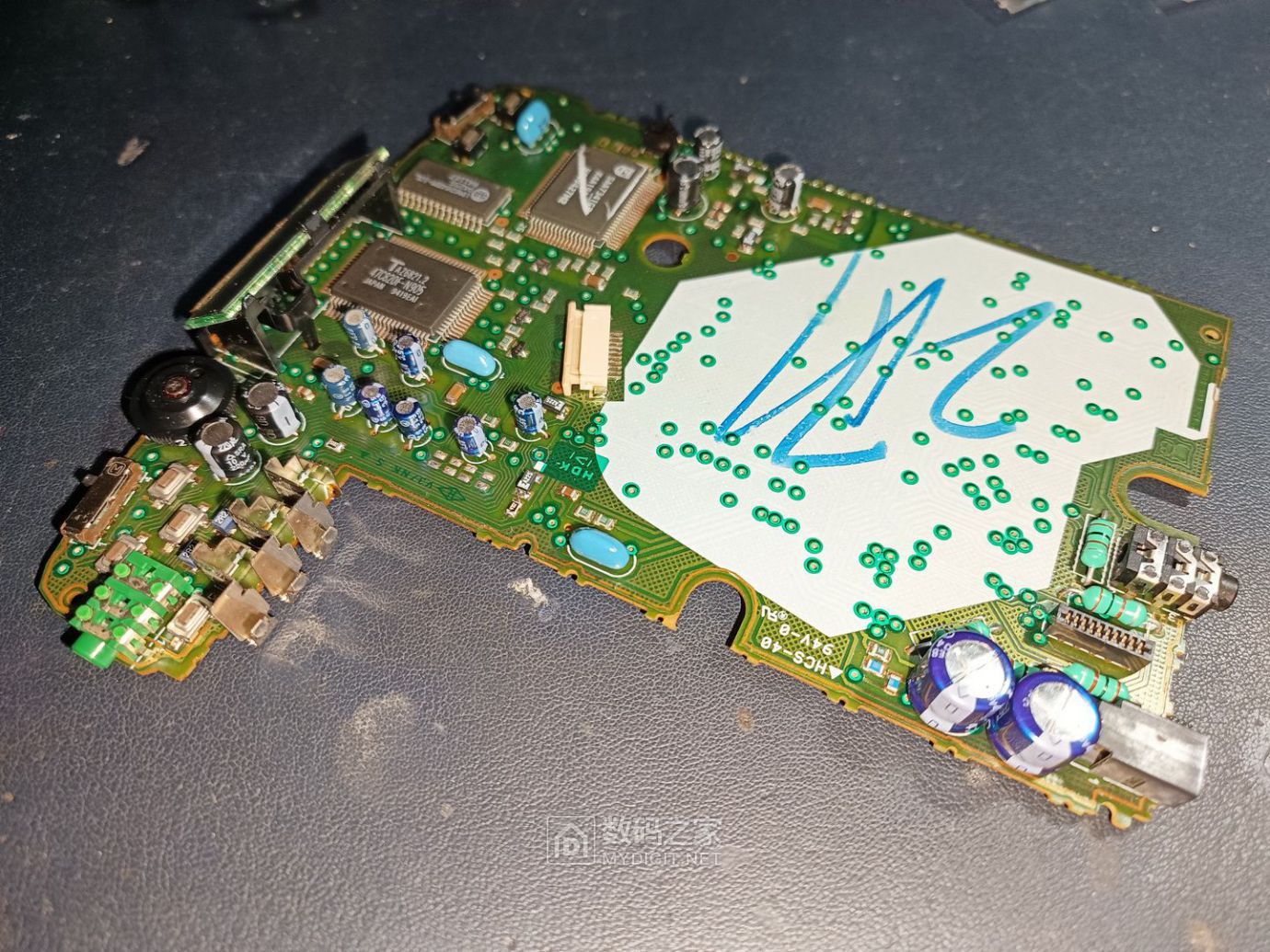 飞利浦CD随身听AZ6821拆机解决偏音问题（激光头深度拆解清洁） - 拆机乐园 数码之家