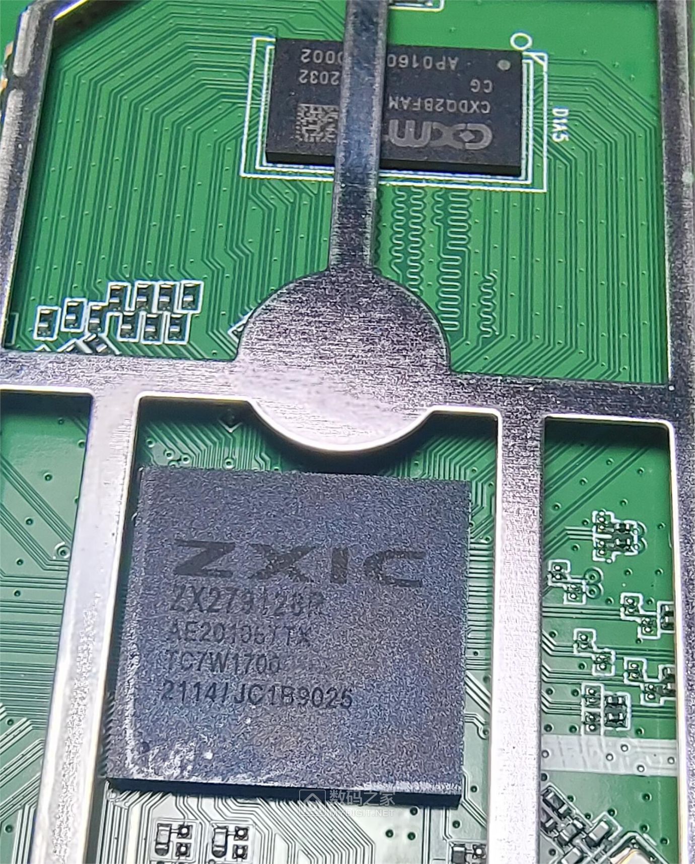 移动RAX1800Z路由器首拆拆机处理器ZX279128R+MT7975DN和MT7905DEN - 拆机乐园 数码之家