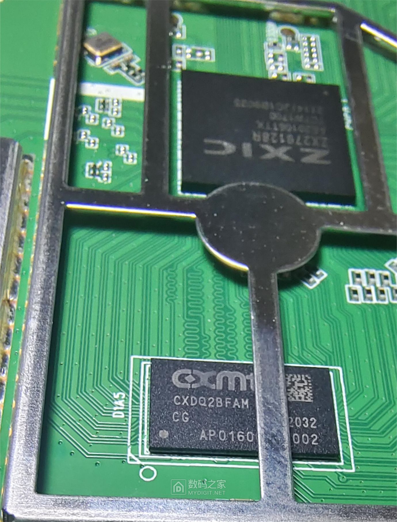 移动RAX1800Z路由器首拆拆机处理器ZX279128R+MT7975DN和MT7905DEN - 拆机乐园 数码之家