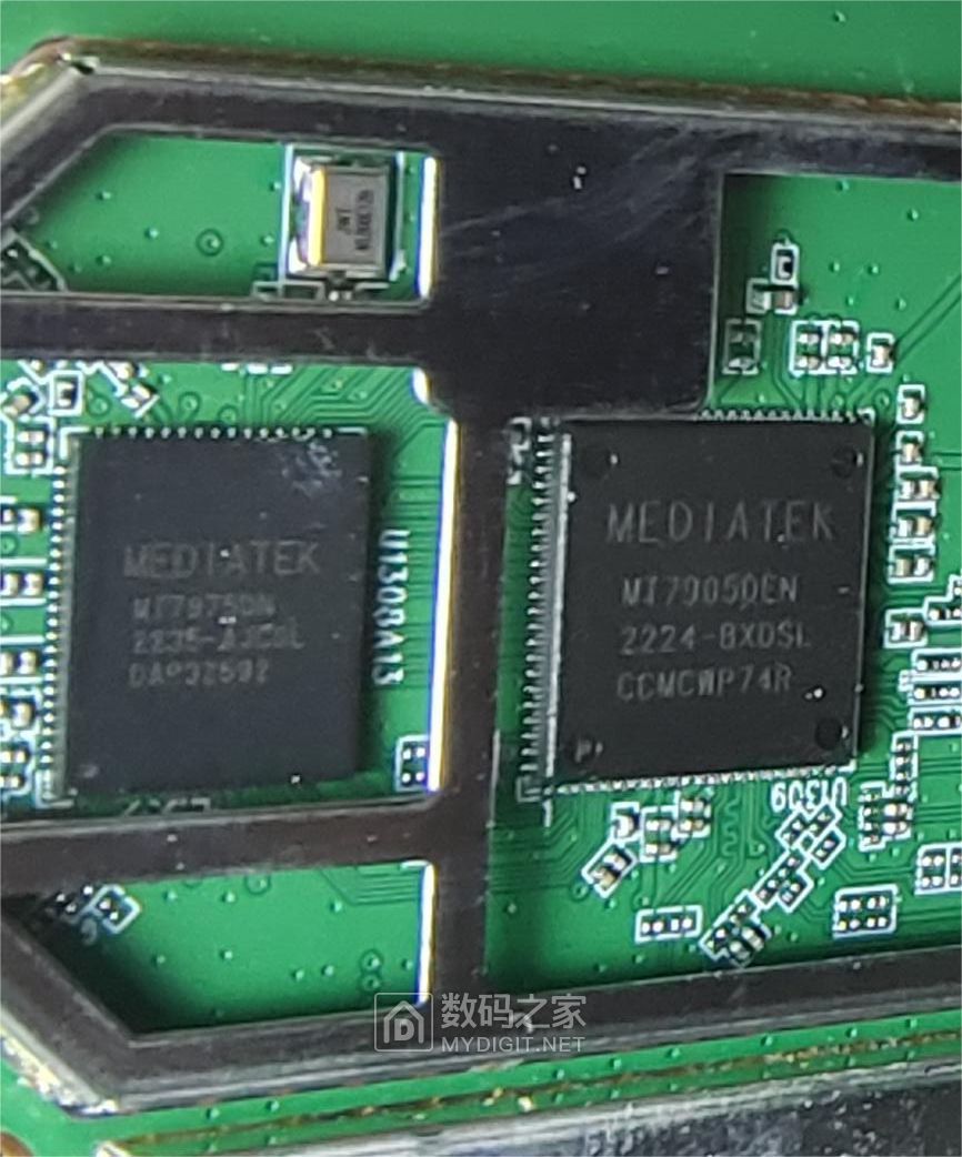 移动RAX1800Z路由器首拆拆机处理器ZX279128R+MT7975DN和MT7905DEN - 拆机乐园 数码之家
